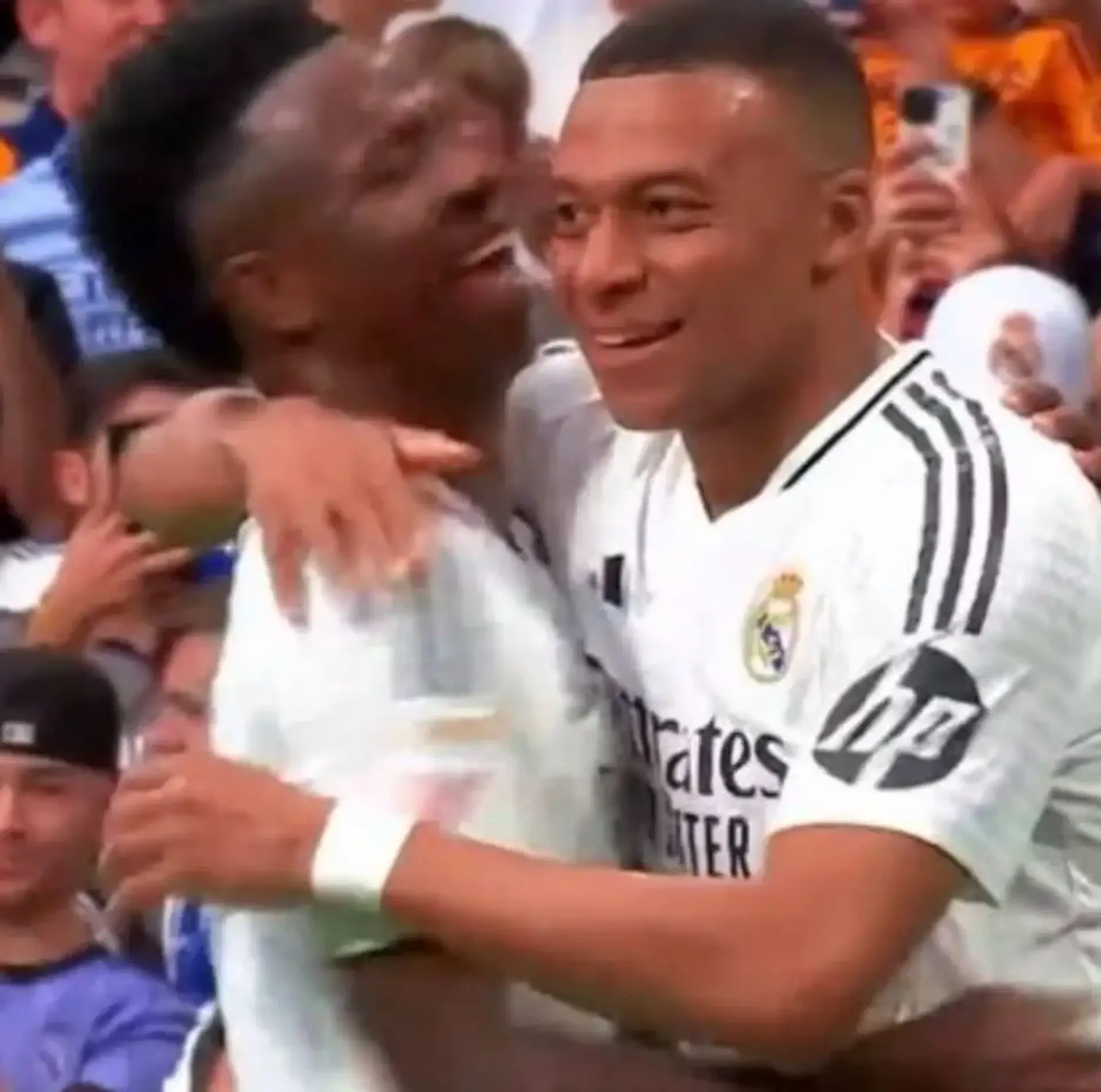 Kylian Mbappe mimics Vinicius Jr's celebration to thank him for assist ...