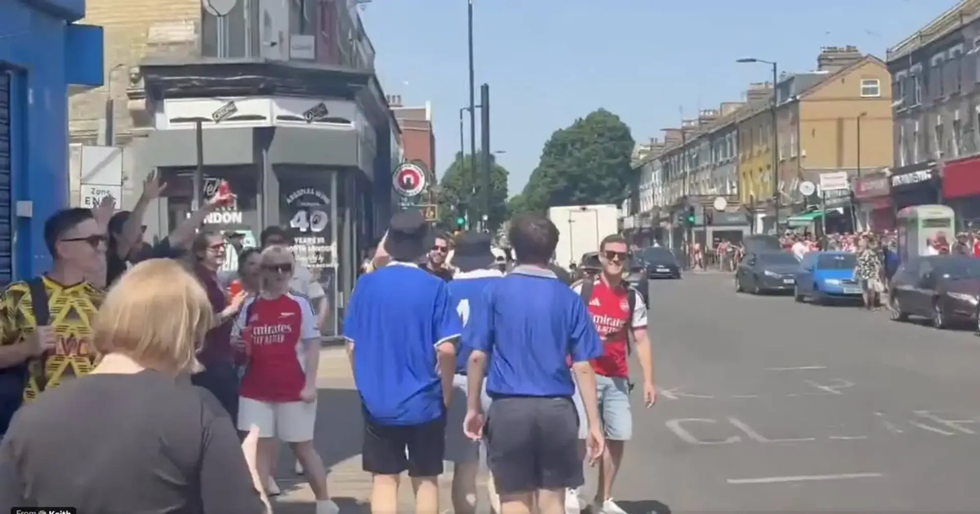 Arsenal fans spotted cheering Everton fans with Toffees ahead of final ...