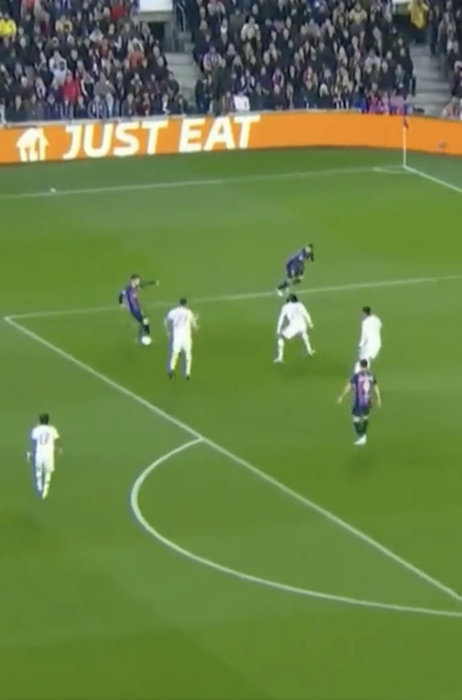 Caught on camera: Gavi outjumps 6'6’ Weghorst to win header in Man ...