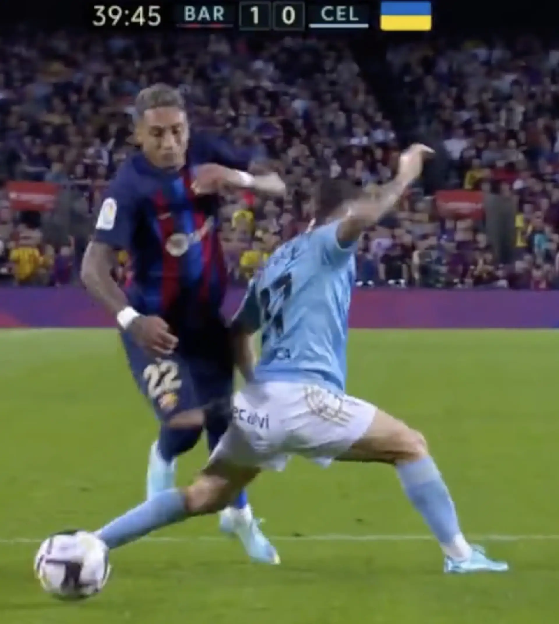 Xavi explains why they had to calm Raphinha down at half-time break ...