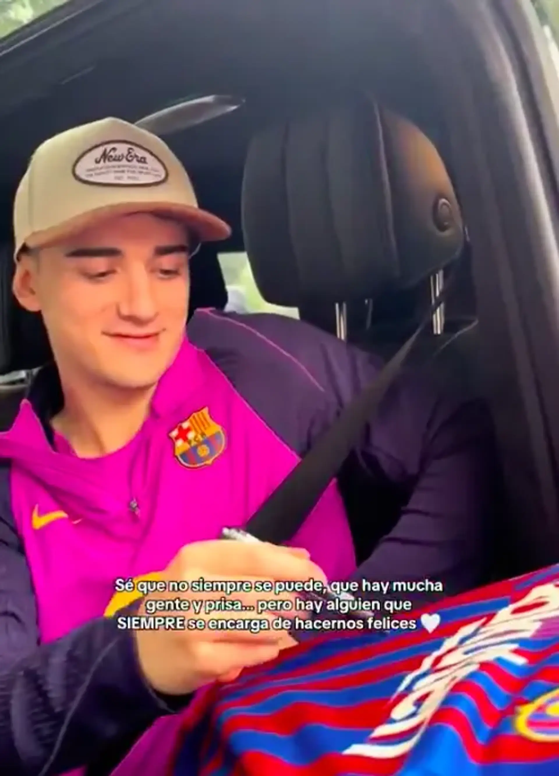 Gavi gets surprise Christmas present from Barca fan, he returns the ...