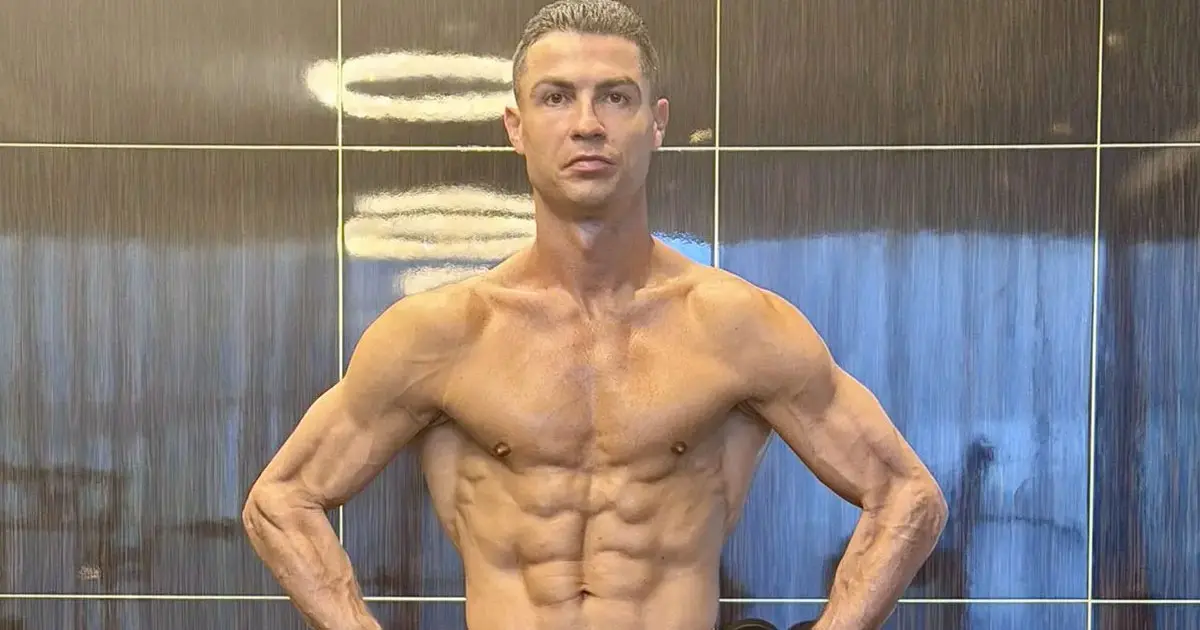 'Ageing Backwards': Fans stunned as Cristiano Ronaldo reveals RIPPED ...