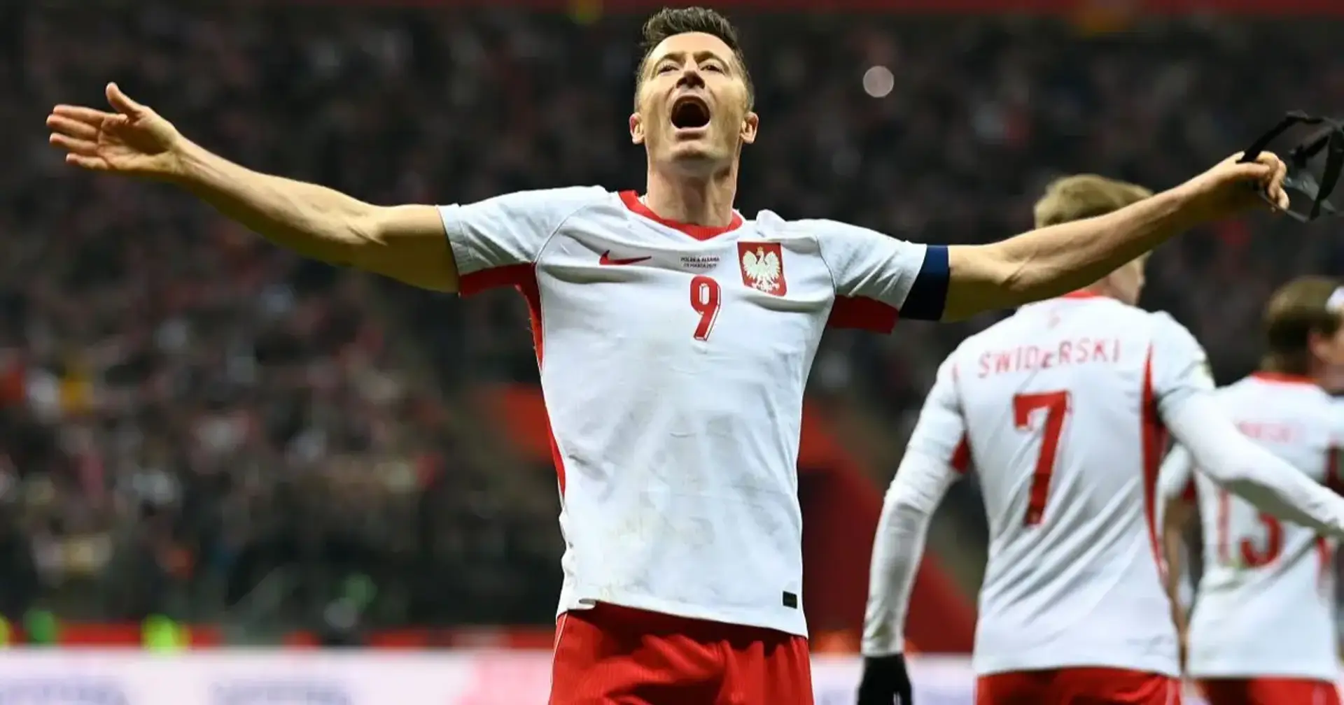 Robert Lewandowski brach nach dem Sieg Polens in den Play-offs zur FIFA ...