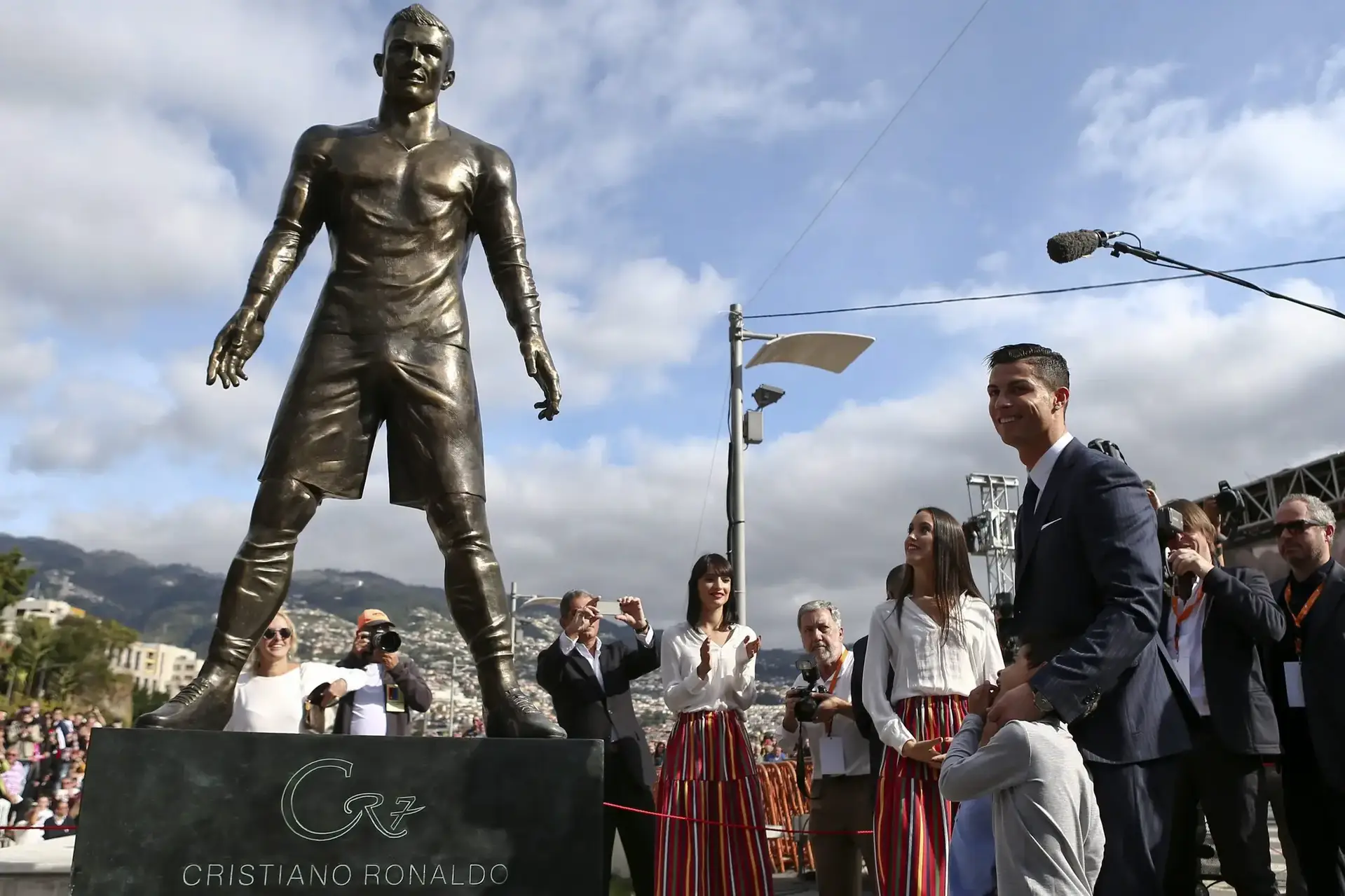 Cristiano Ronaldo statue set on fire in shocking stunt outside CR7 ...