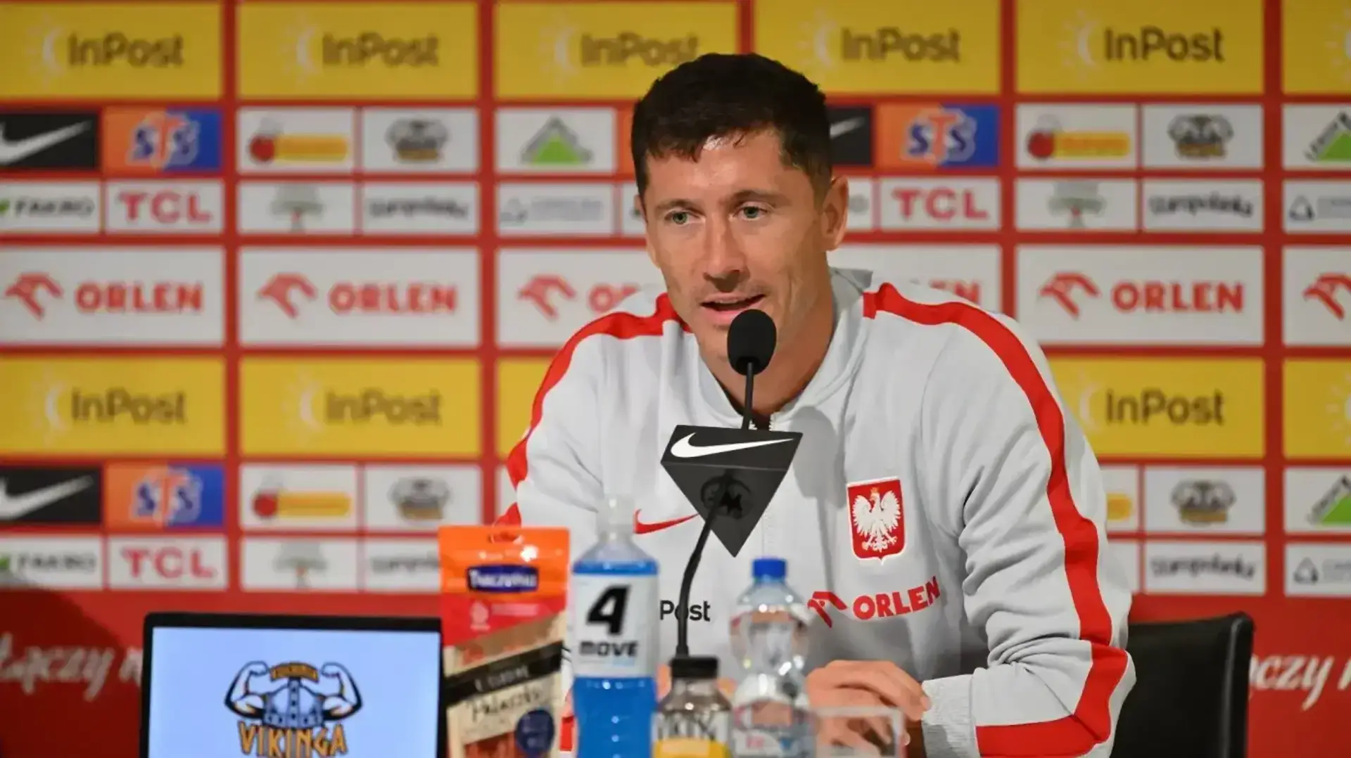 Lewandowski fulfils promise to young cancer patient in heartwarming ...
