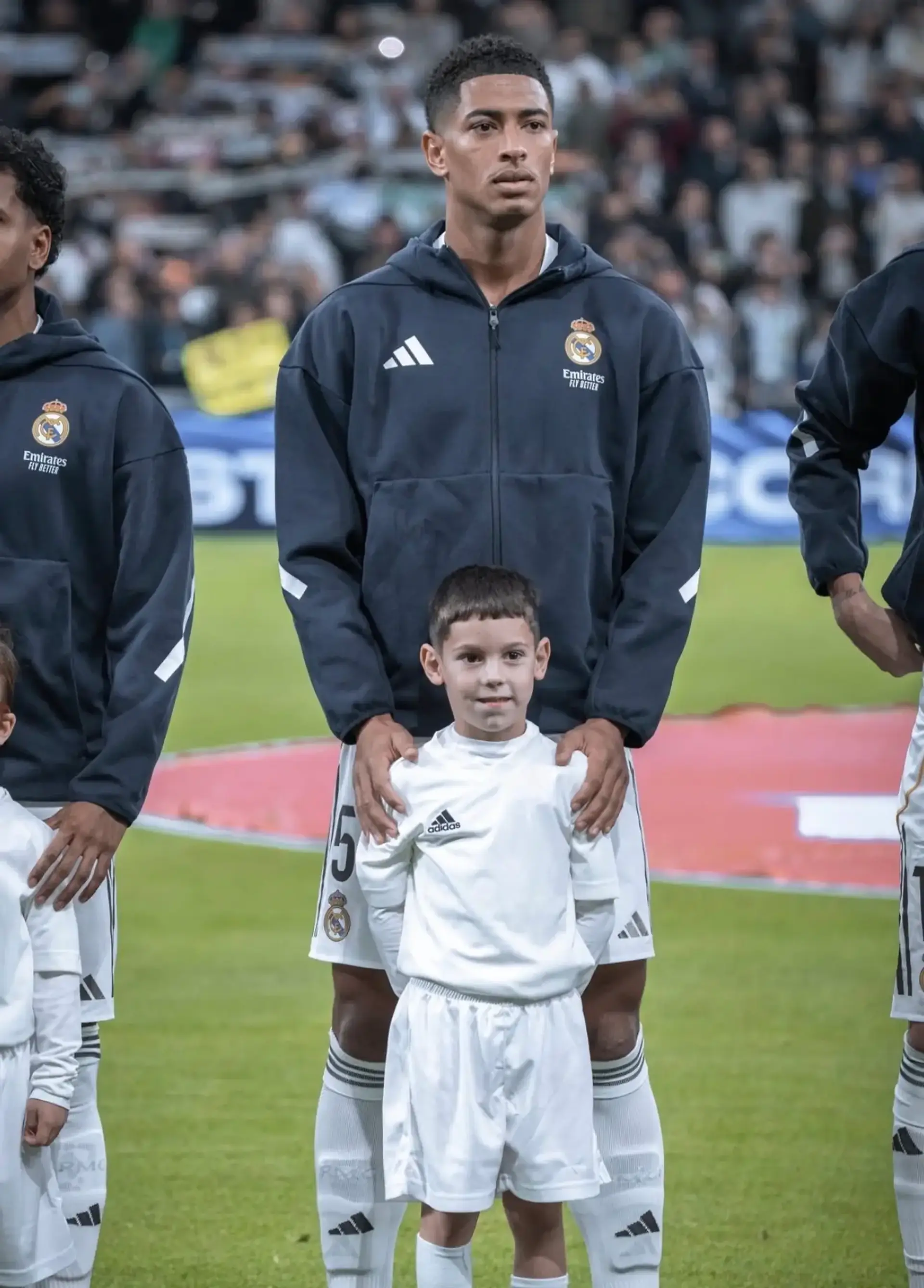 Fede Valverde’s son steps onto the Bernabeu pitch with Bellingham in a ...