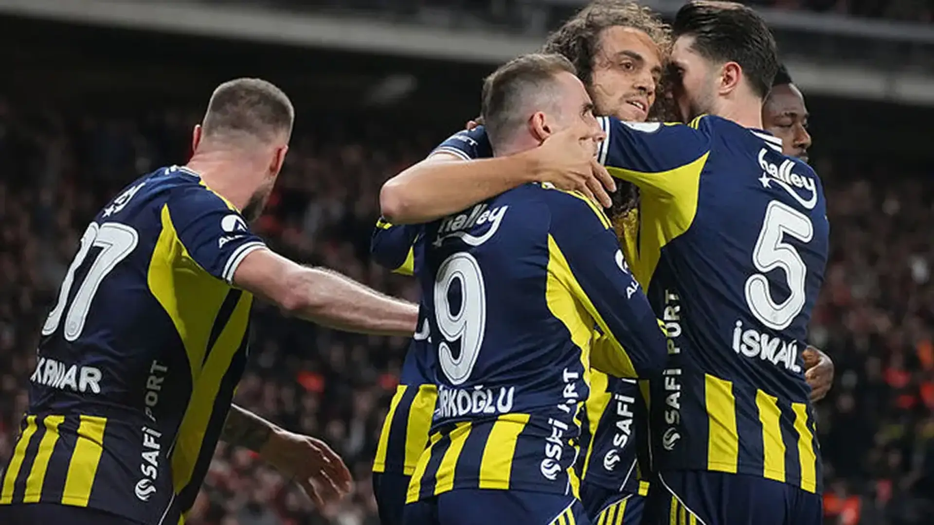 Fenerbahçe Istanbul News, Fixtures & Results, Table, Players