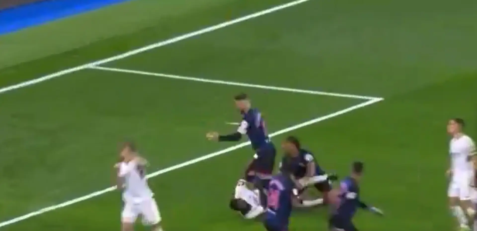 Rudiger pulled to ground by Sevilla player in penalty box — not even a ...