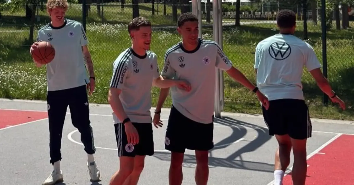 Musiala und Wirtz sollen Deutschland auf dem Fußballplatz retten: Im ...
