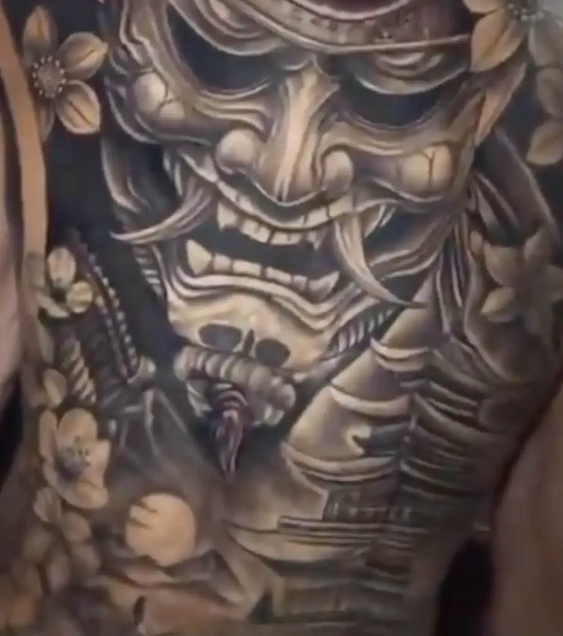 PSG star Bradley Barcola unveils striking new back tattoo — Tribuna.com