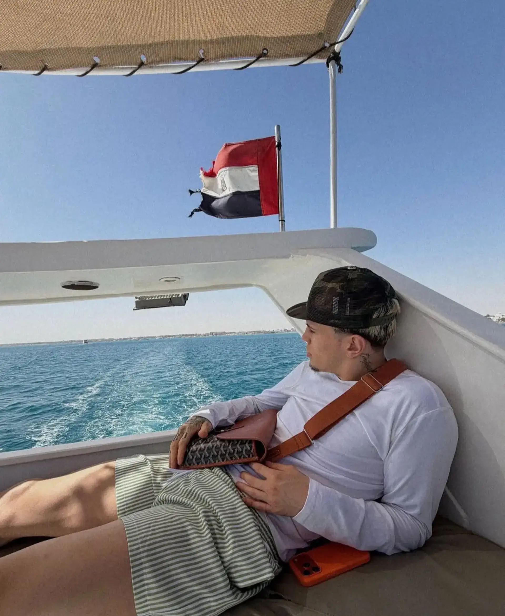Alejandro Garnacho soaks up Egypt holiday, posts stunning pyramid snaps ...
