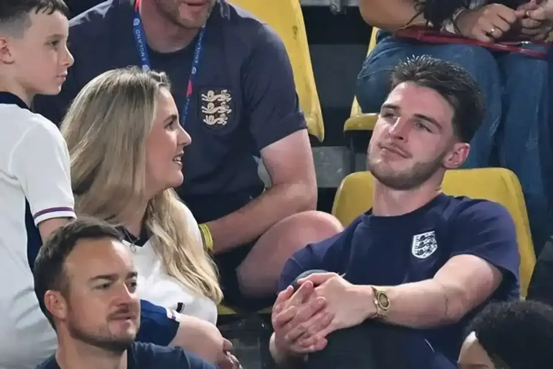 La fidanzata di Declan Rice insultata per il suo aspetto: ecco Lauren Fryer