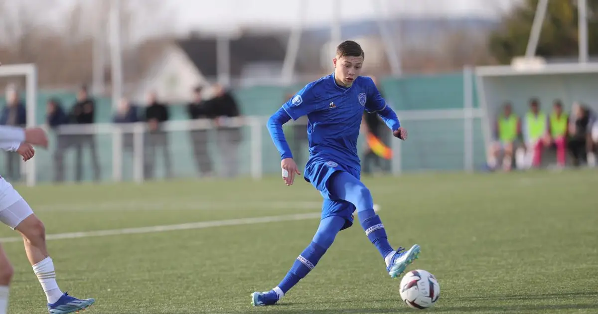 L'AS Roma fait une offre de 8 millions d'euros pour Mathys Detourbet, l ...