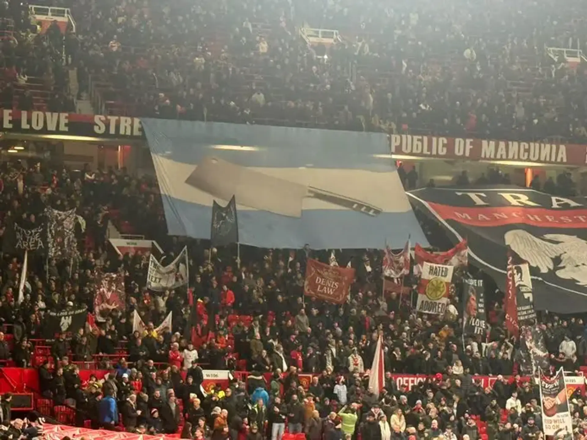 Spotted: Man United fans bring back popular Lisandro Martinez Tifo for ...