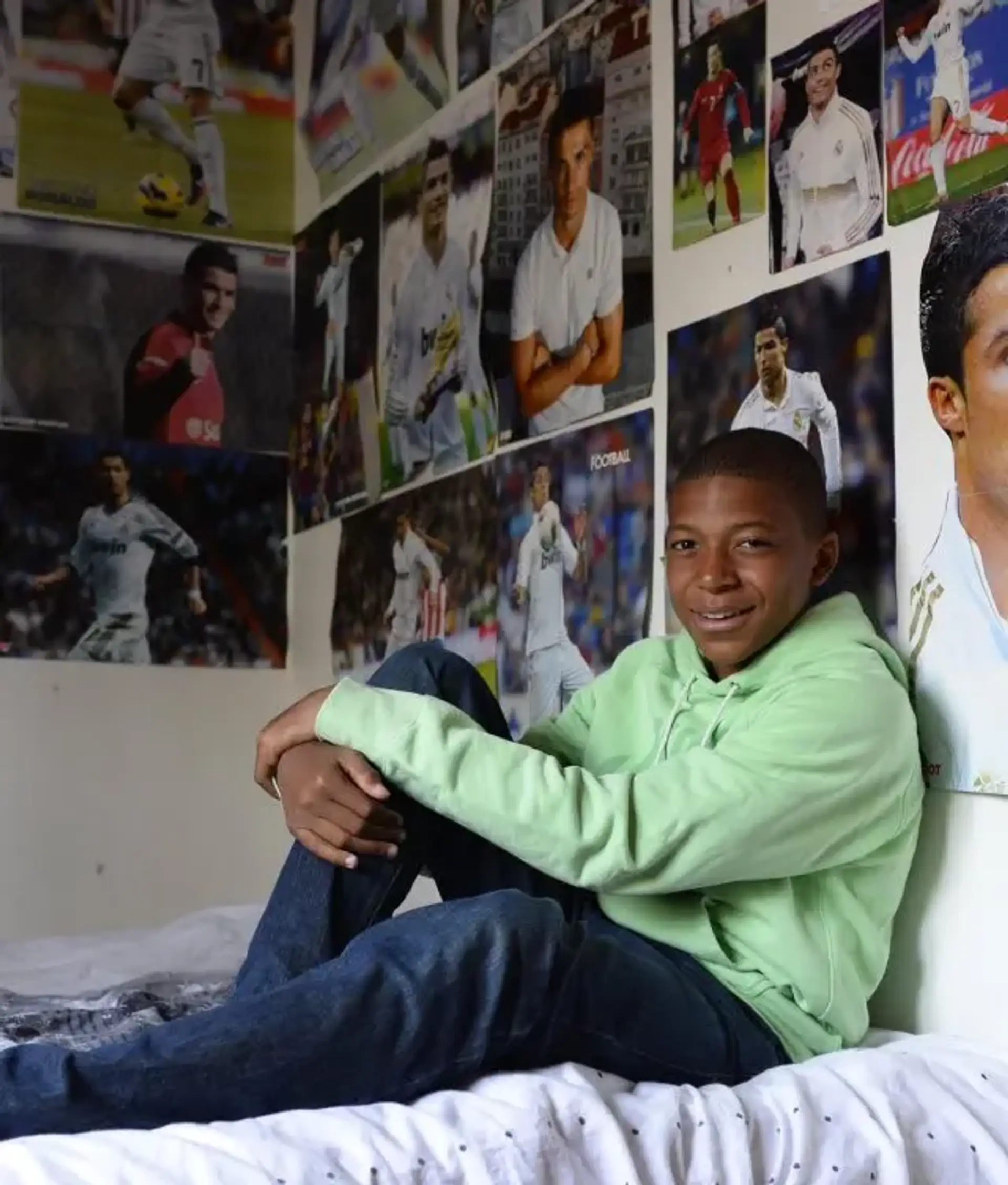 Kylian Mbappé apparaît dans une photo "avant et après" de sa chambre ...