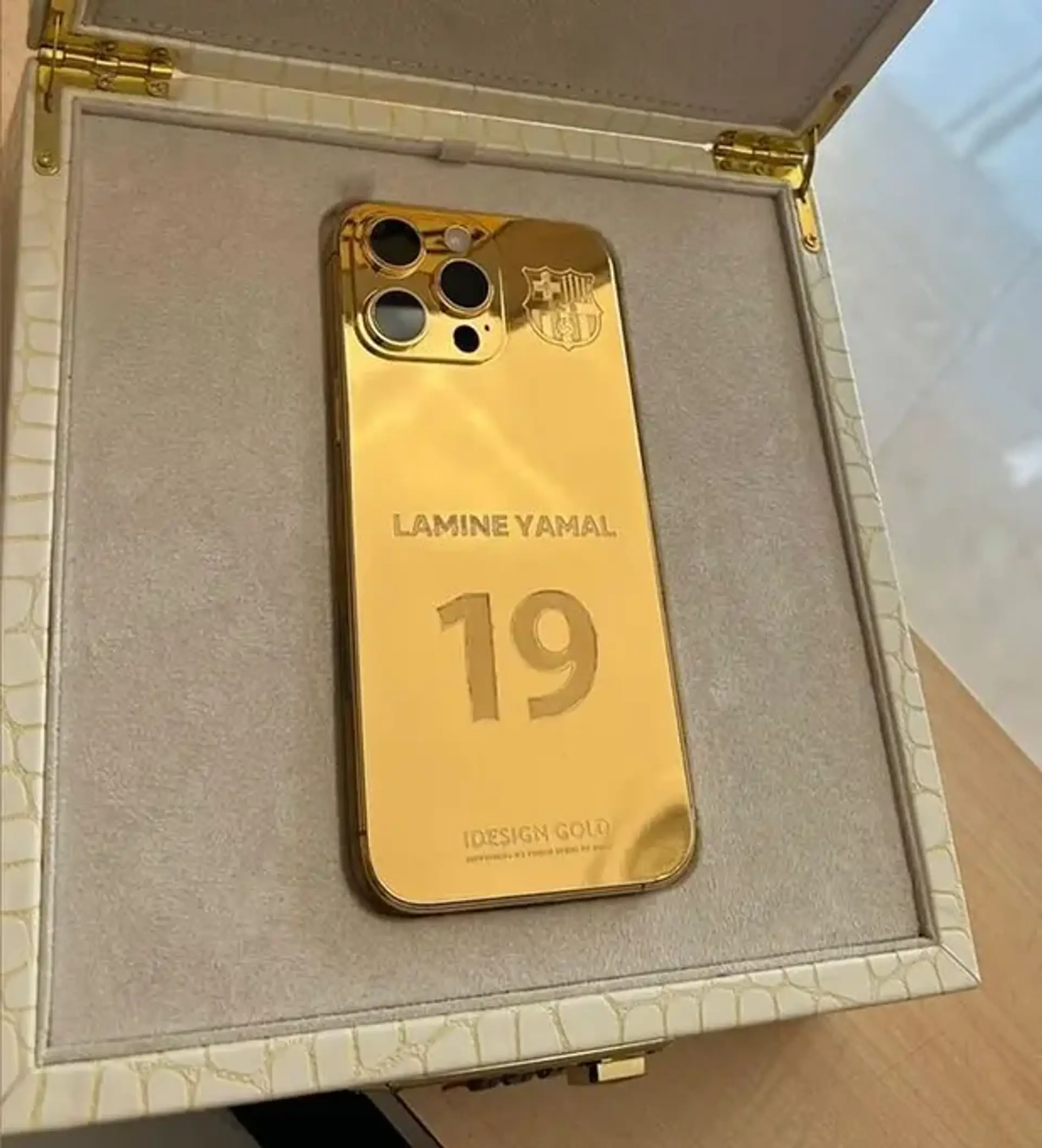 Raphinha offre un iPhone en or à Yamal pour célébrer sa victoire au ...