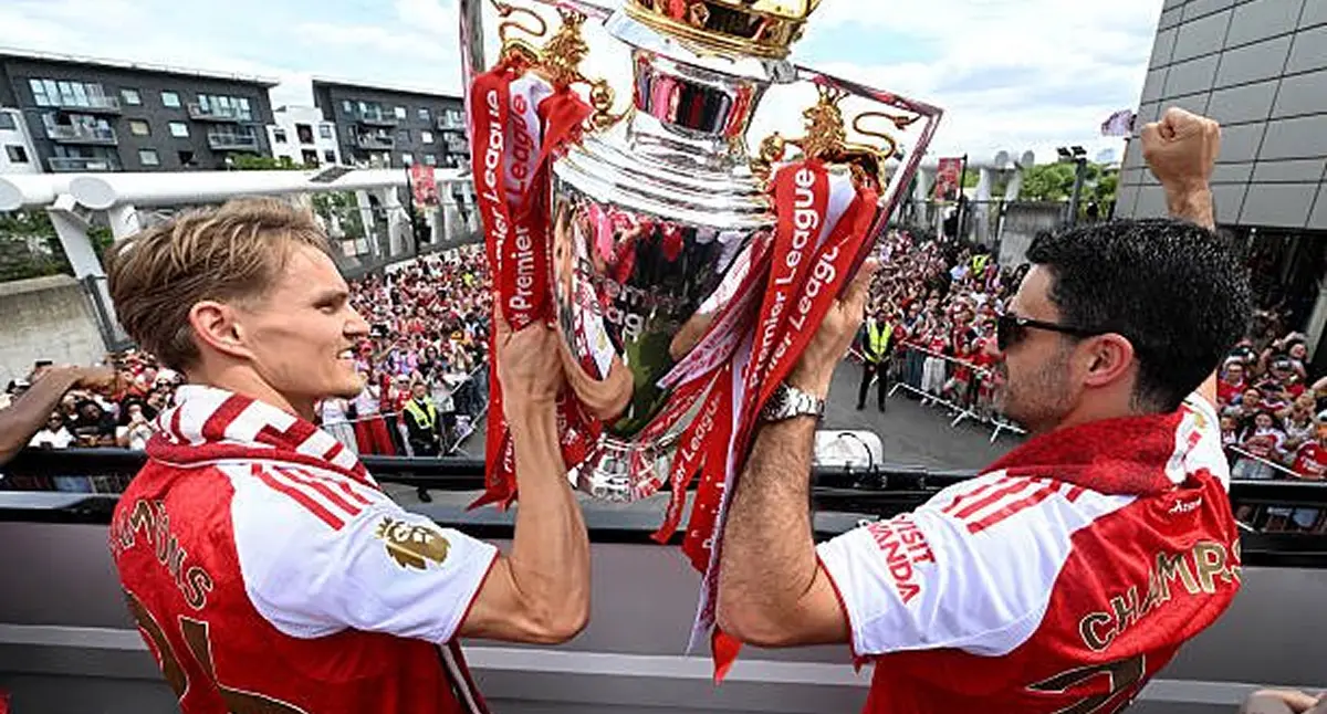 Best pics: Inside Arsenal's historic Premier League title parade ...