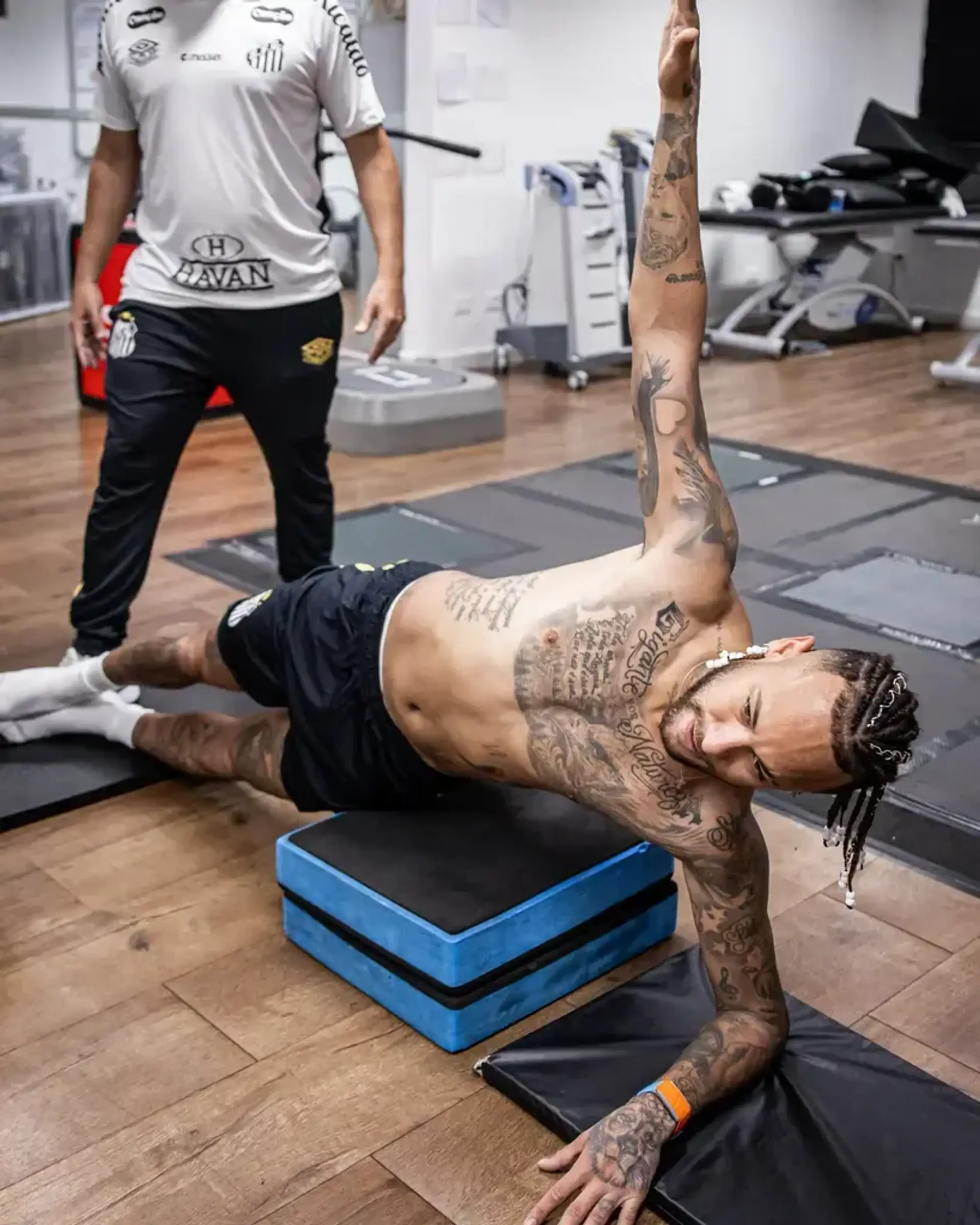 Neymar surprises everyone with his strong physical condition and gives ...