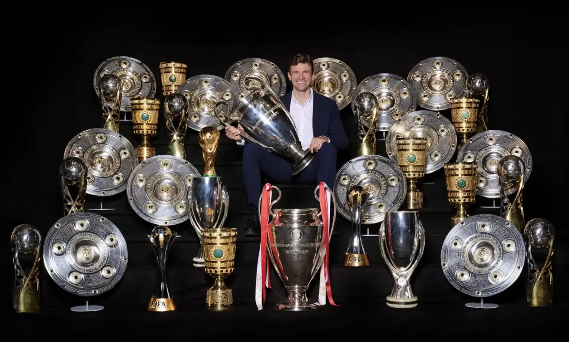 Bayern say goodbye to Muller, posting photo of him with all his ...