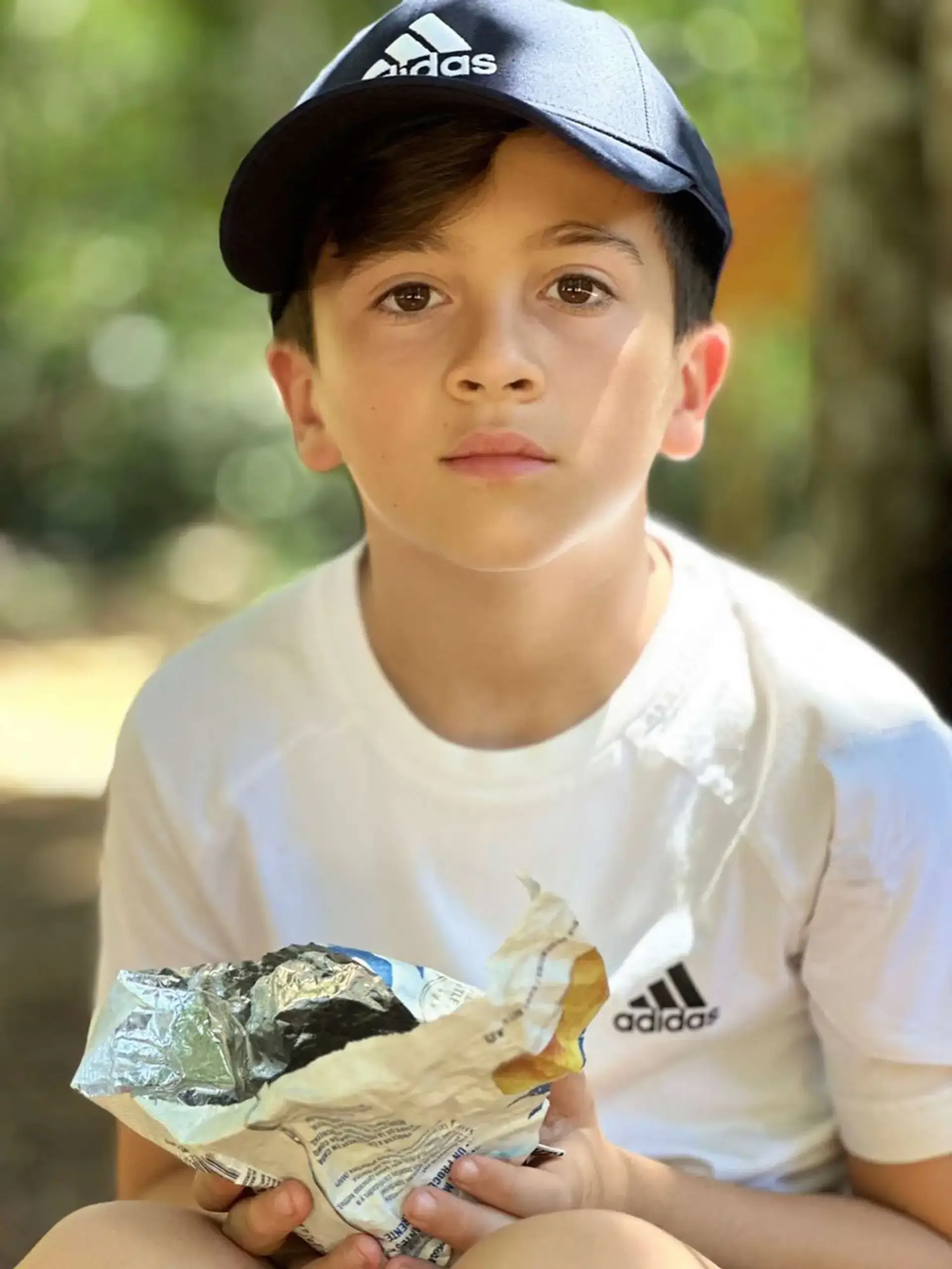 Messis Sohn erscheint mit dem Ballon d'Or seines Vaters beim Inter ...