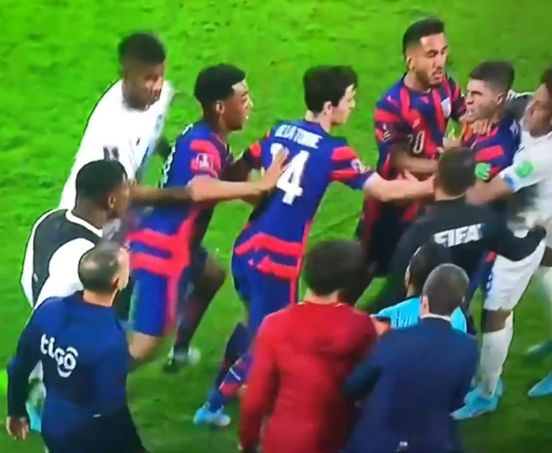 Pulisic shows his aggressive side as he gets into fight with Panama ...