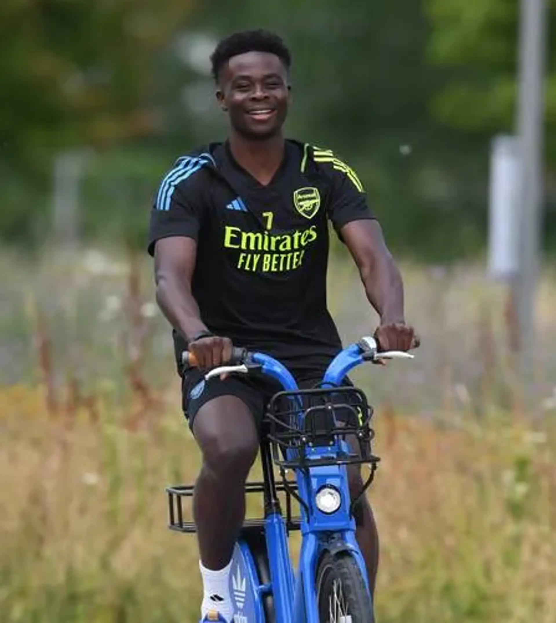 Bukayo Saka rides a bike and 6 other things spotted at Arsenal's ...