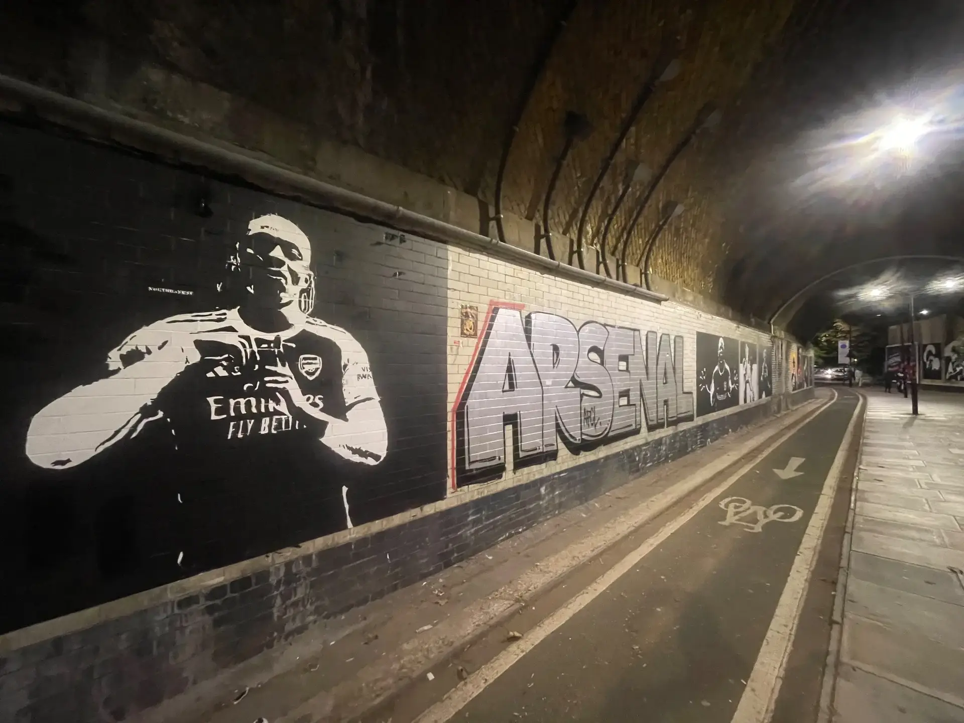 Eberechi Eze mural appears in a tunnel outside Emirates — it happened ...