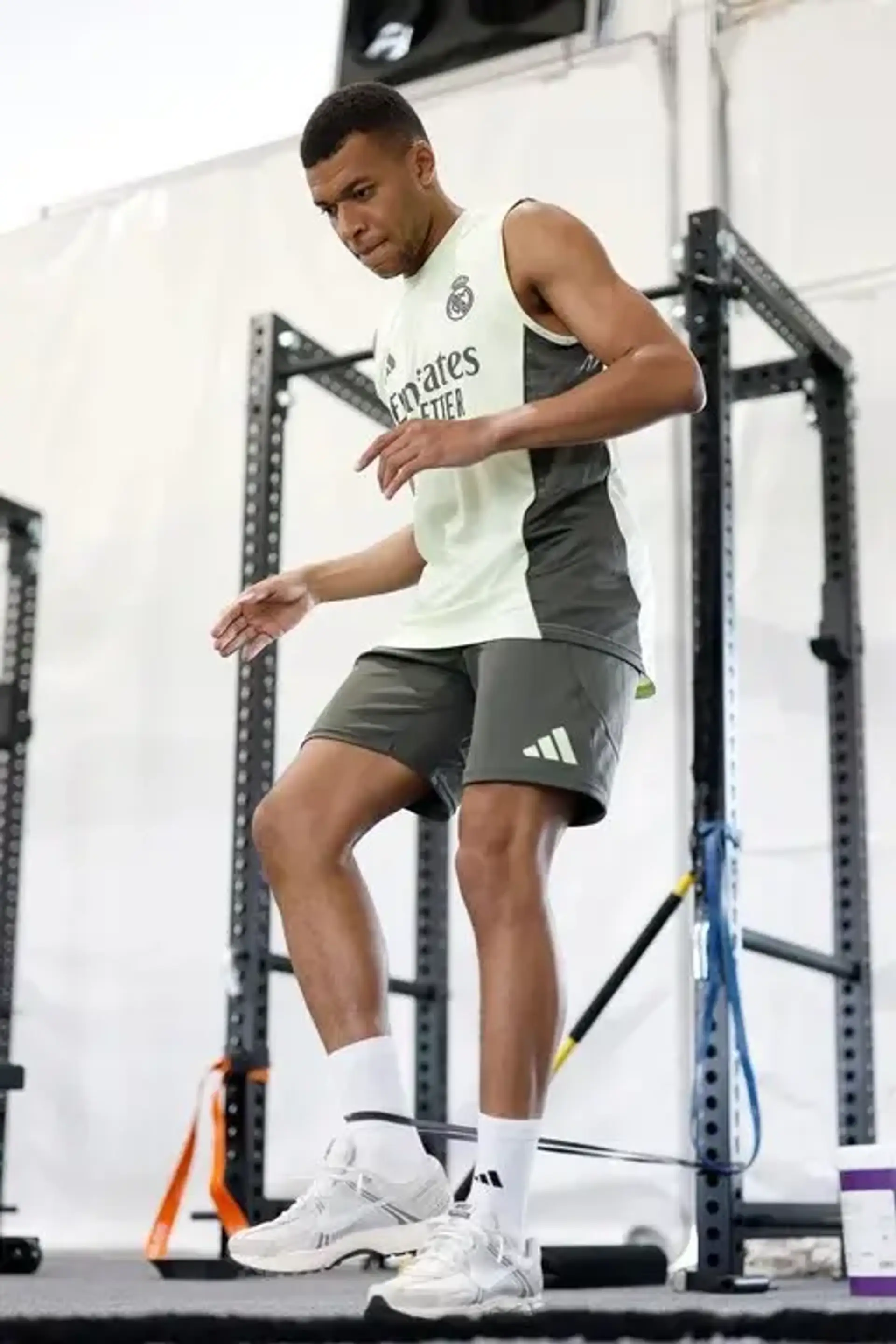 Kylian Mbappe returns to training, seems to have lost a lot of weight ...