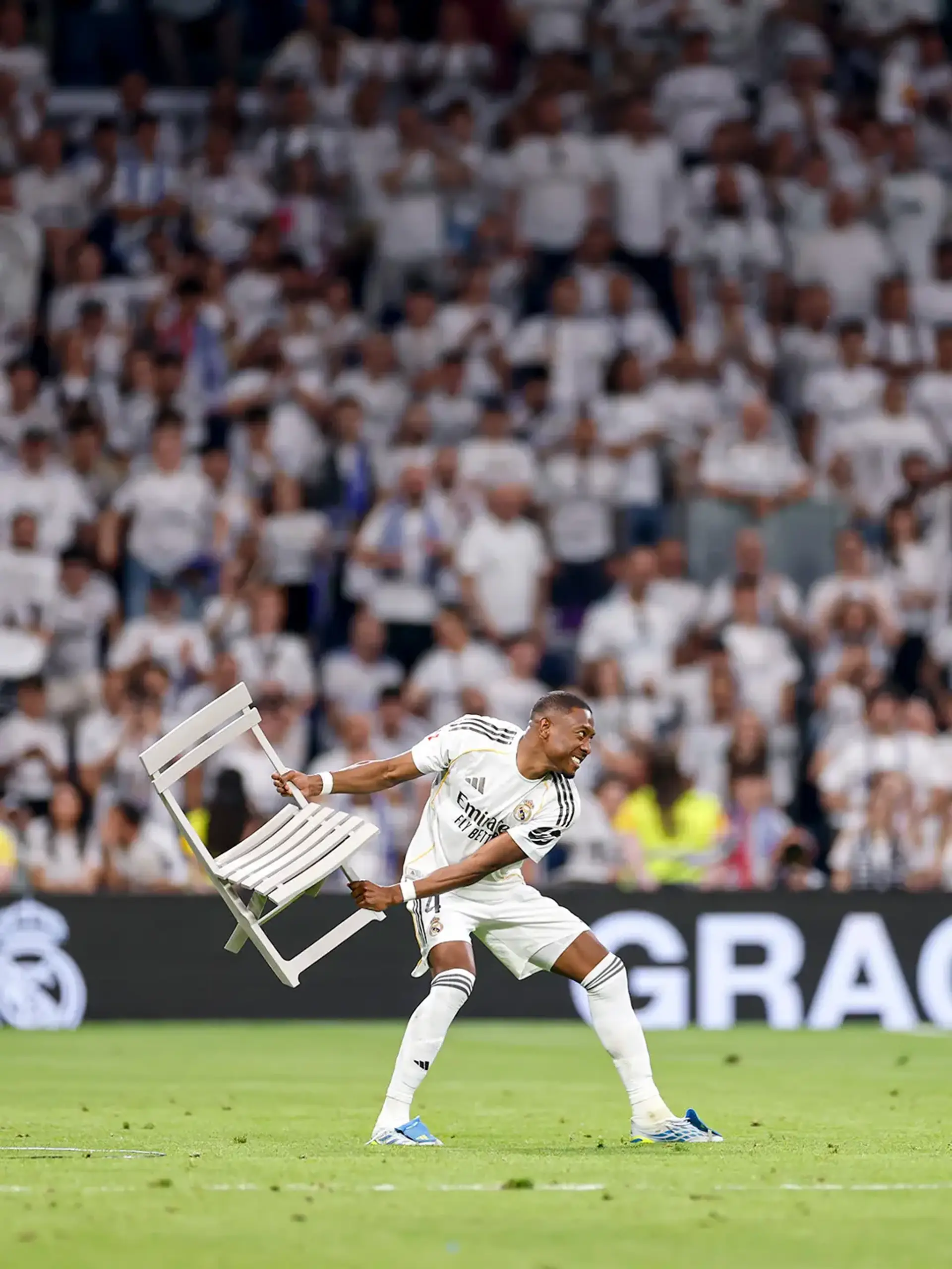 David Alaba und Dani Carvajal hochgeworfen – Real Madrid ehrt ...