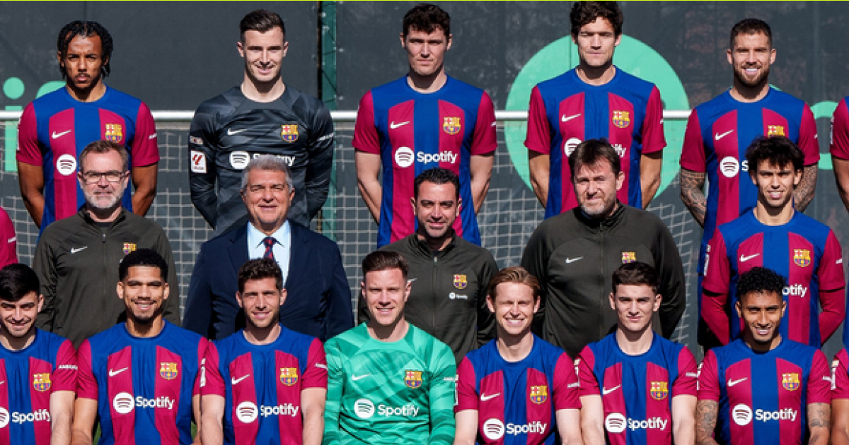 Barca release full squad photo for 2023/24 season, 7 La Masia grads ...