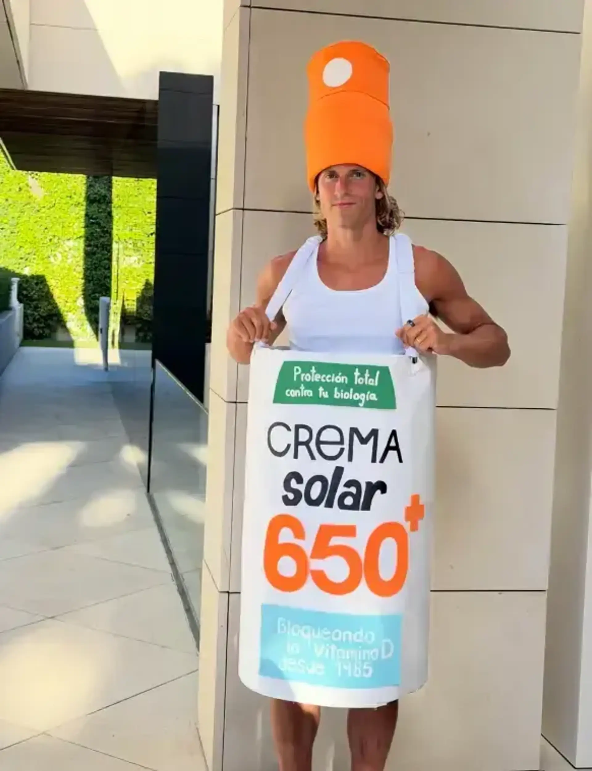 Atletico star Llorente dressed up in a sunscreen spray costume—why ...