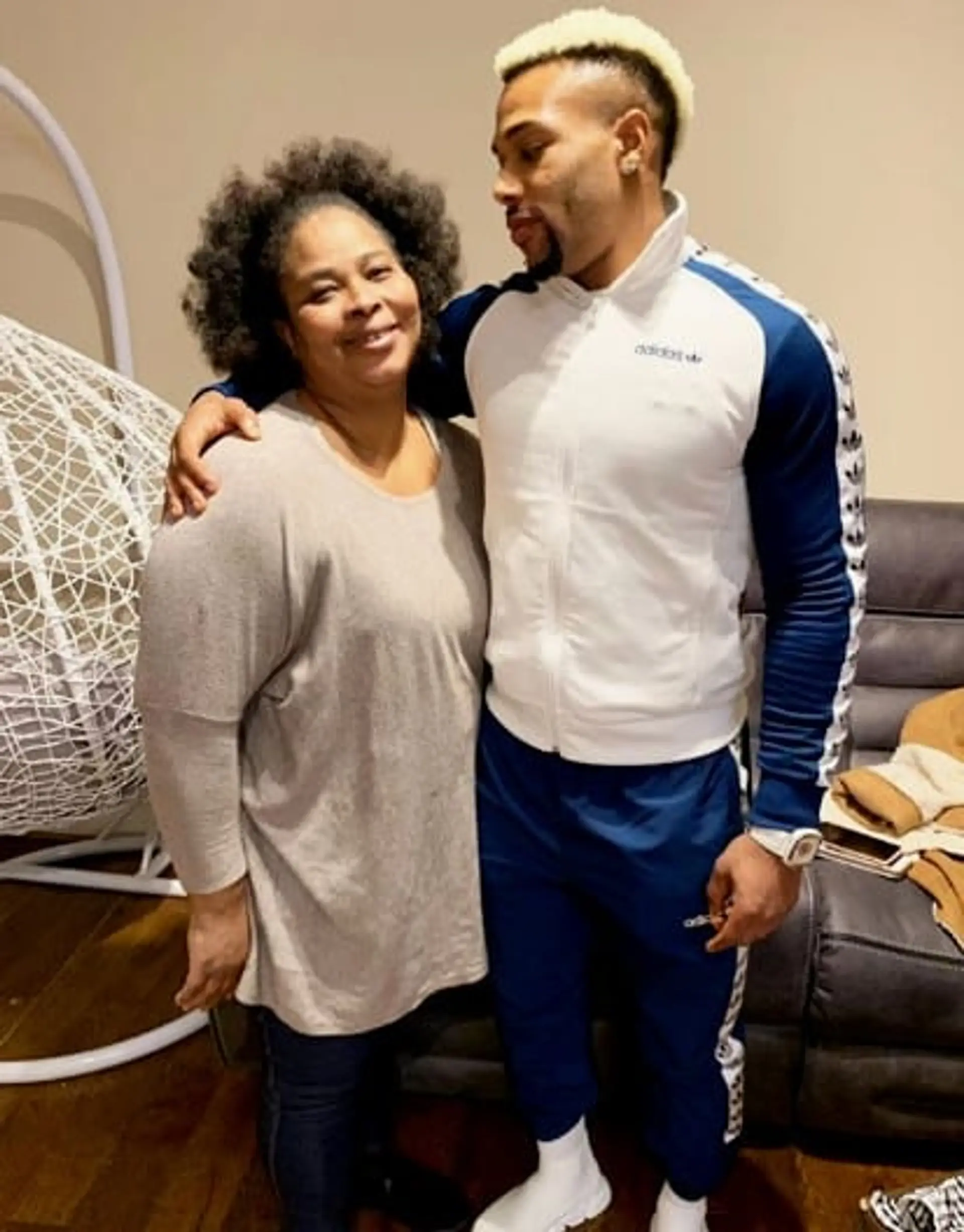 Fan asks Traore to have dinner with him and his mom – Adama's answer is ...