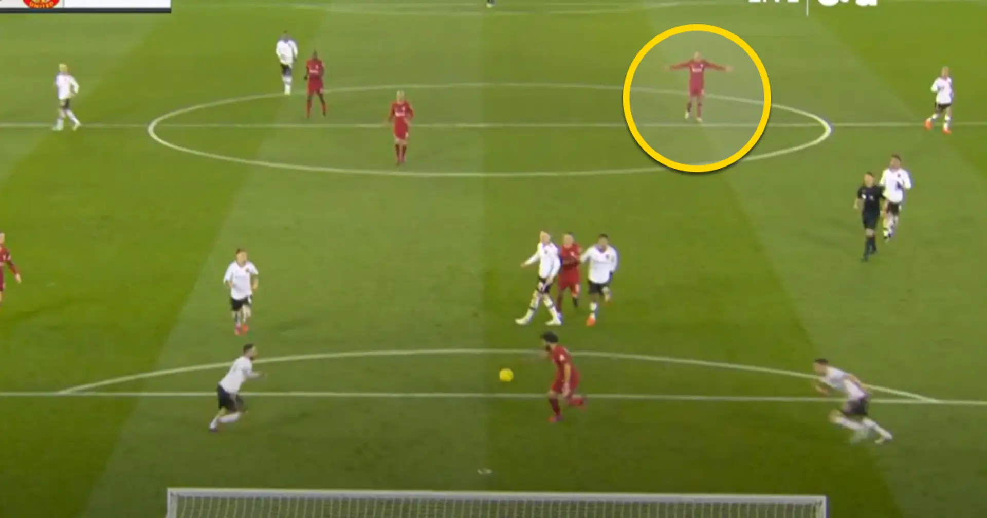 What Van Dijk did as Mo Salah was about to make De Gea fall on his ass ...