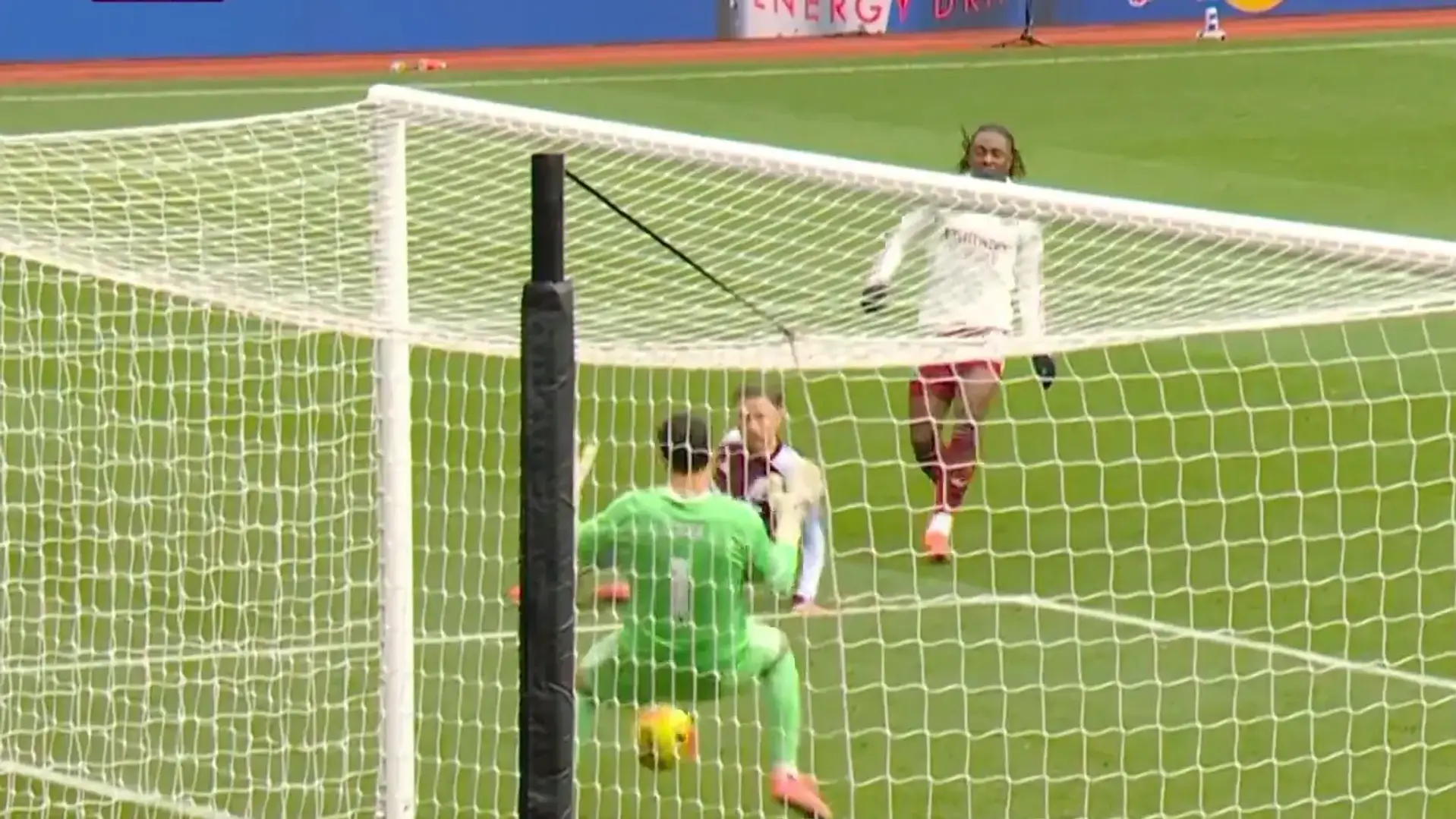 Arsenal player responsible for Matty Cash goal has dismal outing — 0 ...