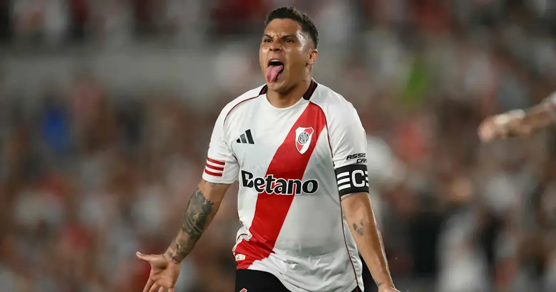Juanfer Quintero le envía un mensaje a Kendry Páez antes del inicio de ...