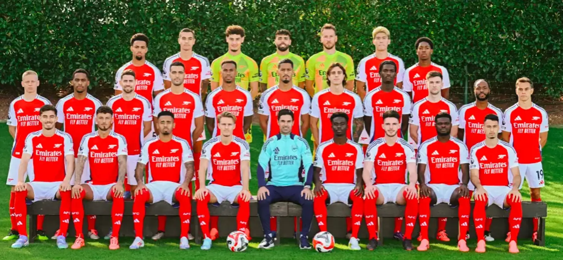 Arsenal release 2024/25 official squad photo - 4 teenagers feature ...