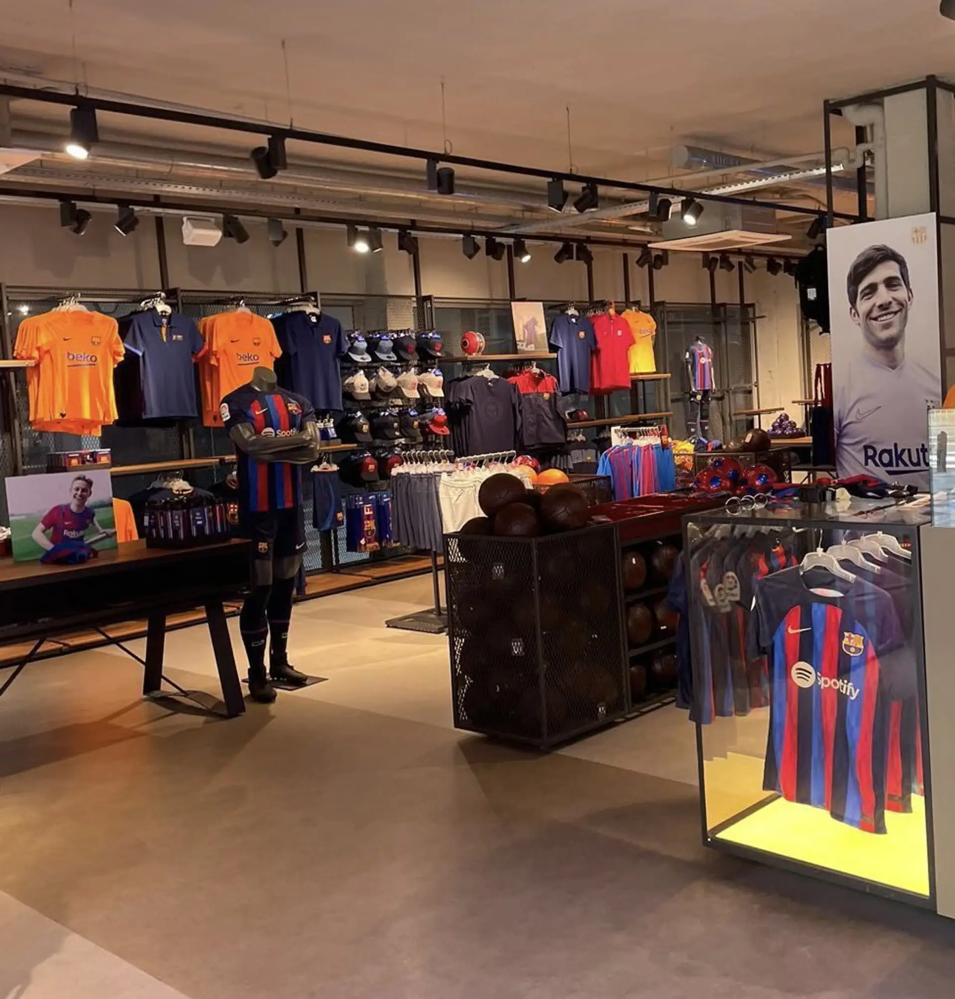 Barca's new home kit appears in club store, presentation date named ...