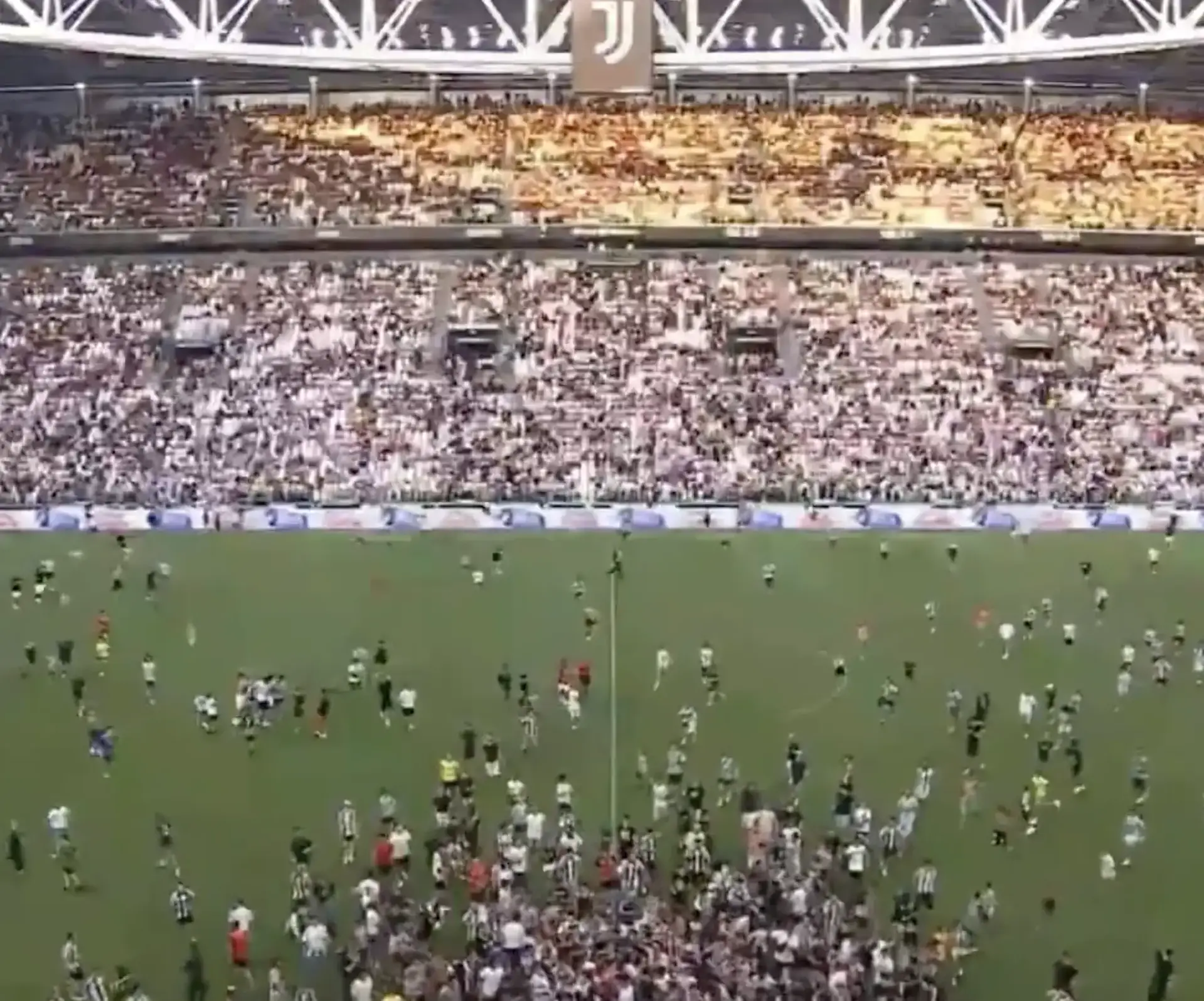 Juventus fans flood Allianz Stadium pitch mid-game vs Next Gen in ...