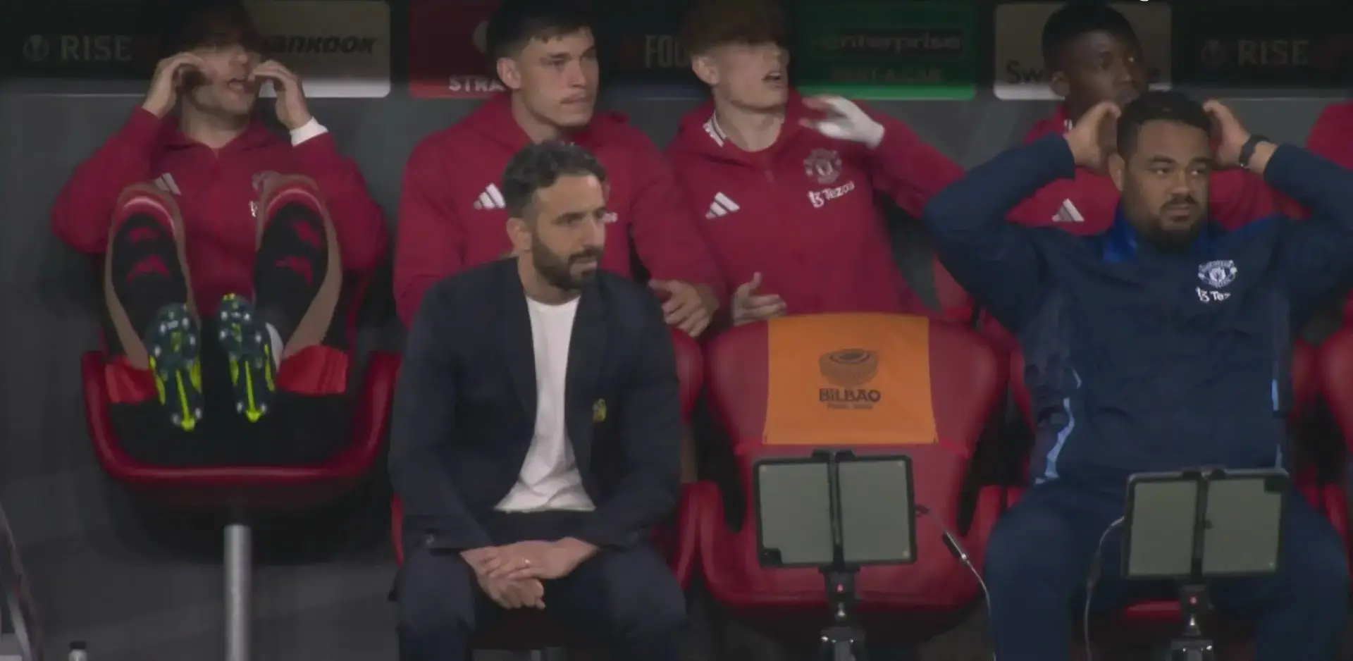 🤯 Man Utd bench's reaction spotted as Amad misses HUGE chance vs Spurs ...