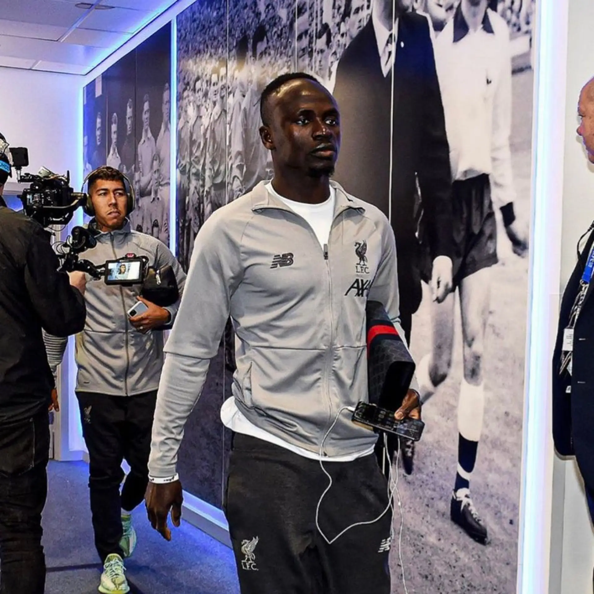How Sadio Mane once hang out with iPhone 7 with broken screen – even if ...