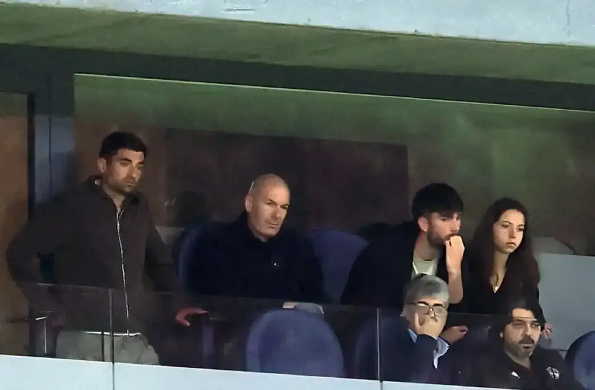 Sad Zinedine Zidane watched Real Madrid lose in the Champions League ...