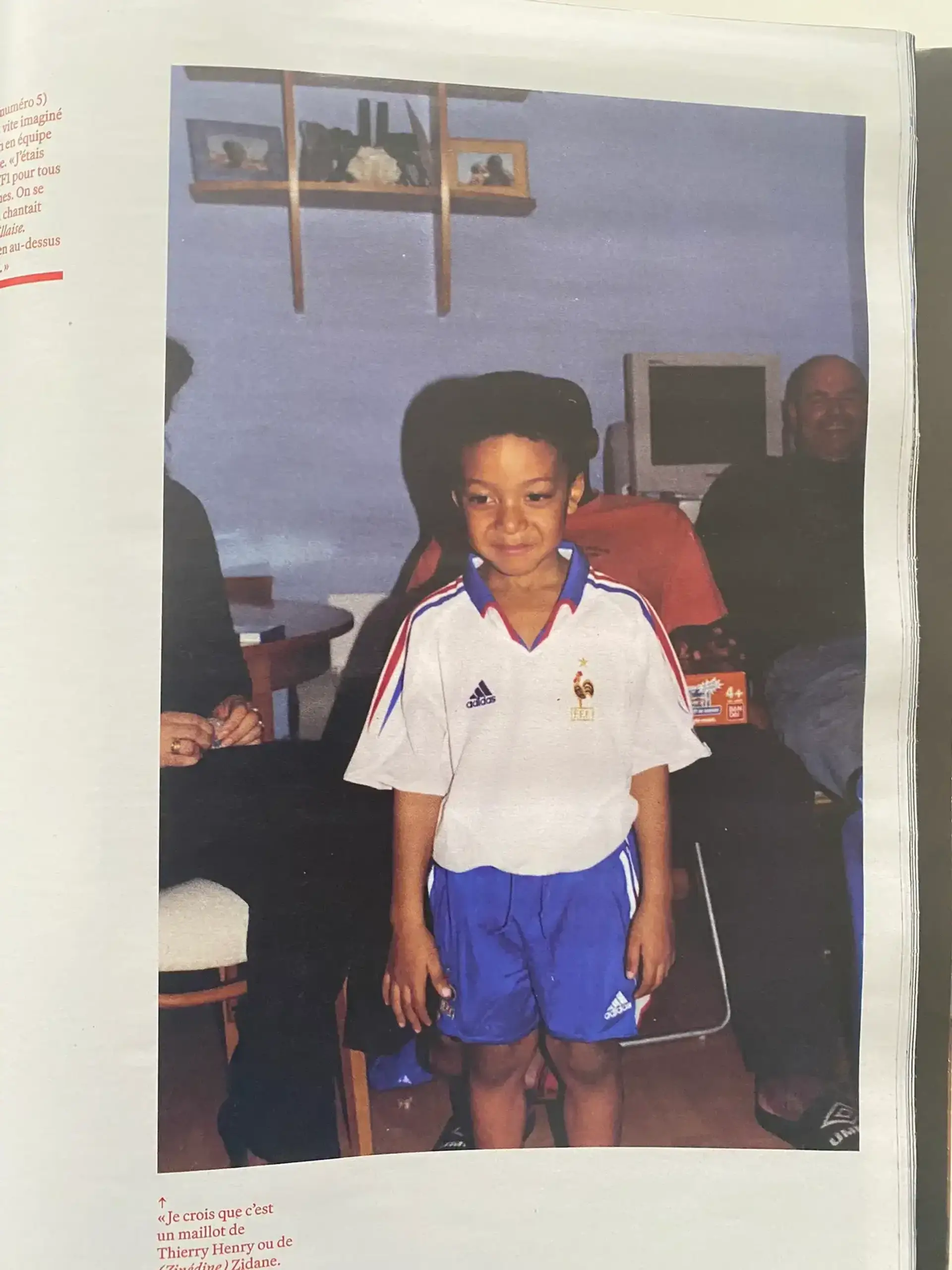 Aperçu : le petit Kylian Mbappé porte le maillot emblématique d'Henry à ...