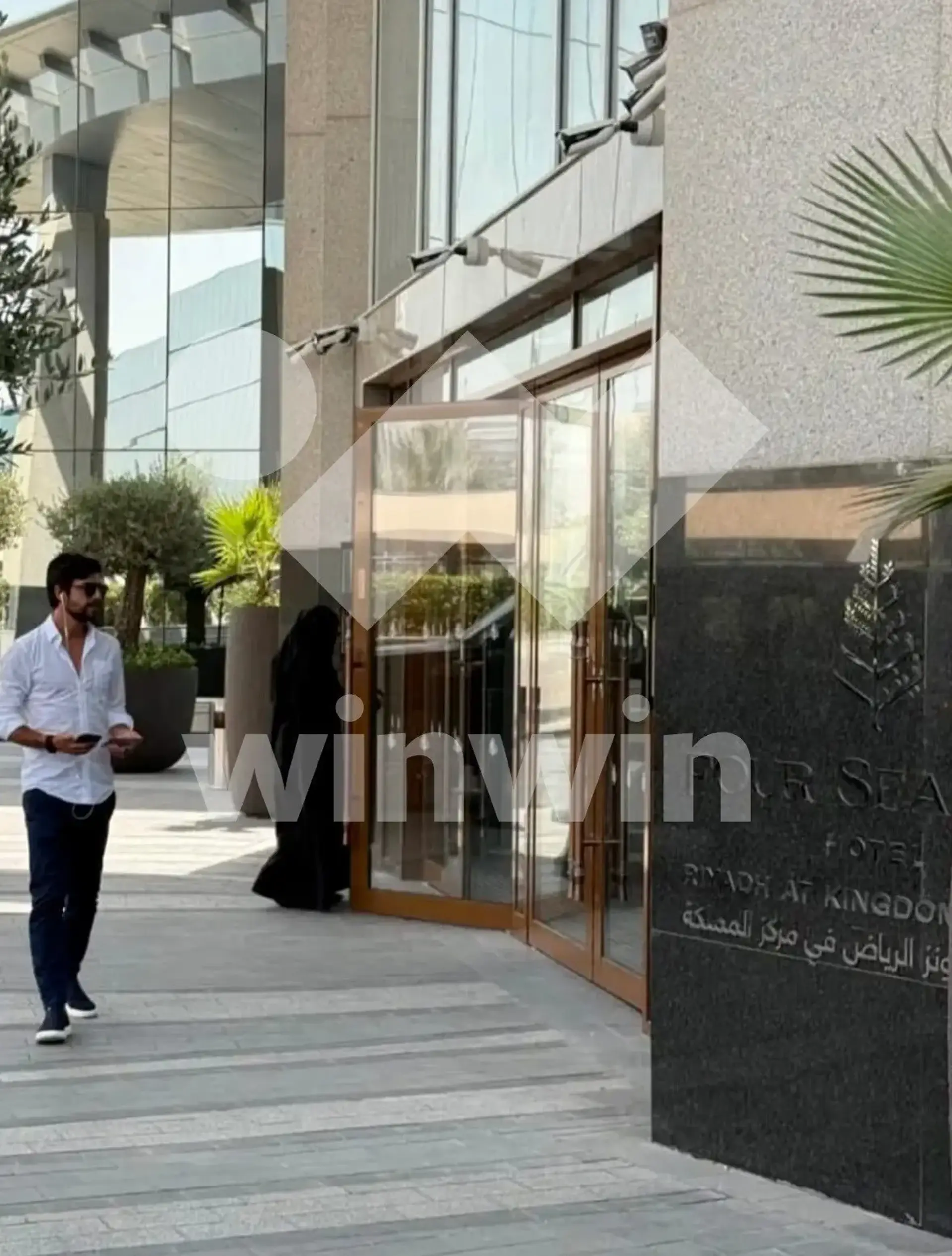 Bruno Fernandes' agent spotted at hotel near Al Hilal base in Saudi ...