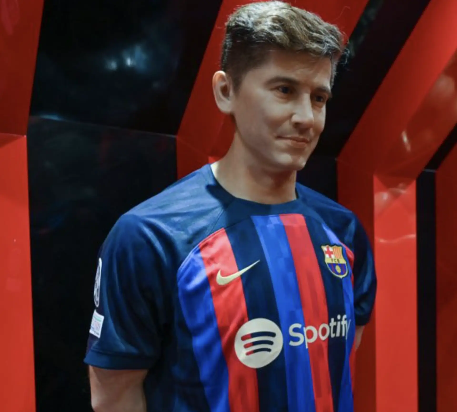 Picture of Lewandowski's wax figure goes viral -- it looks nothing like ...