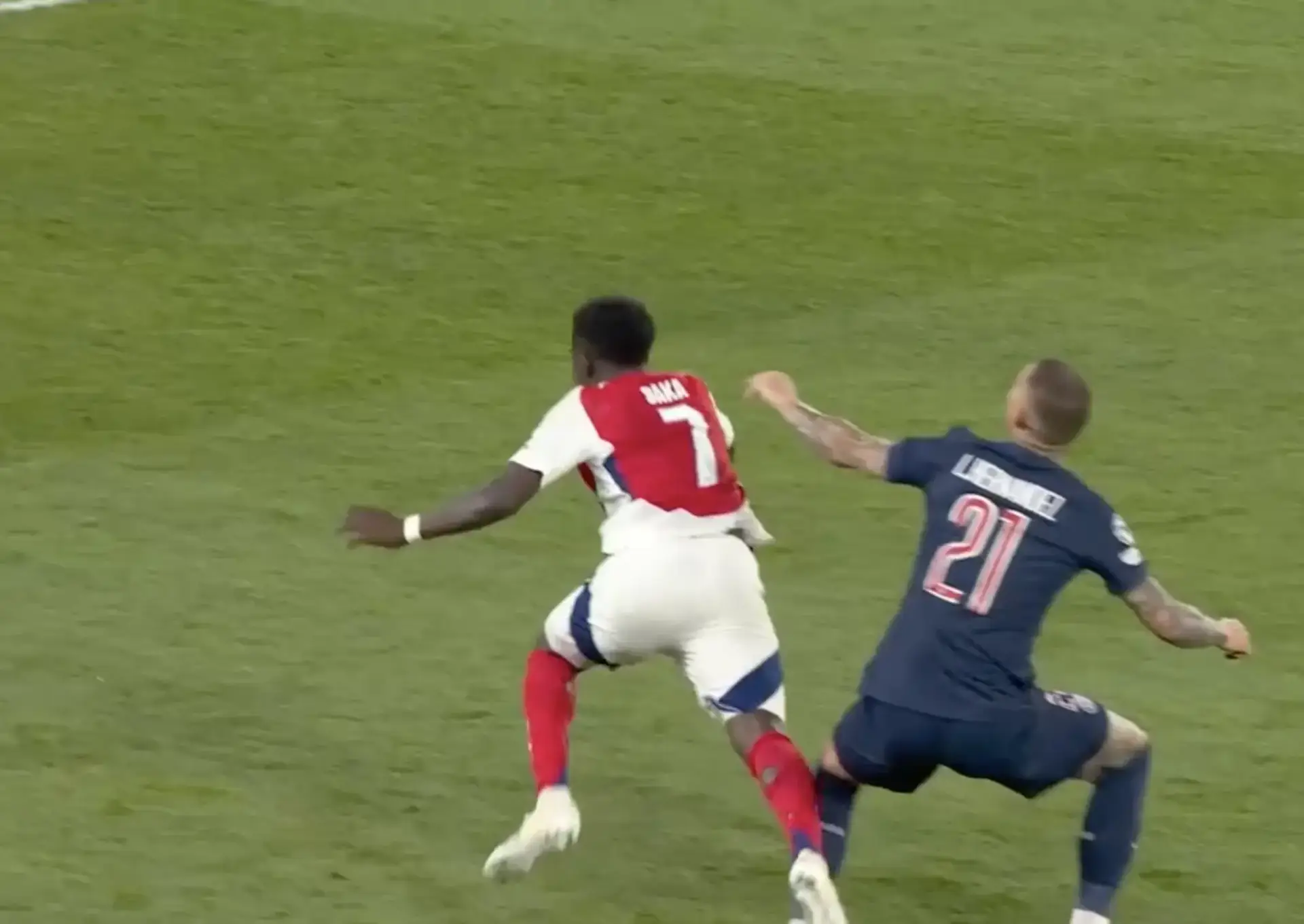 Why exactly was Bukayo Saka booked against PSG: spotted — Tribuna.com