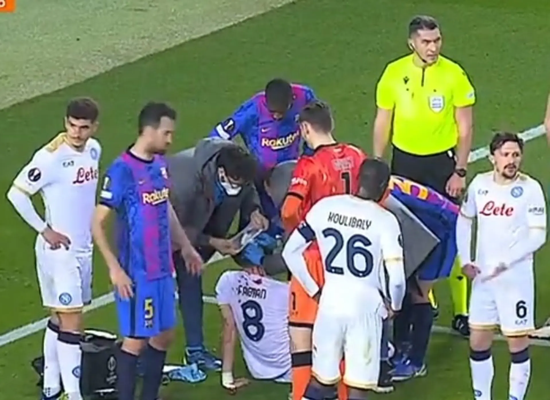 Spotted: Gavi suffers painful bruise after head collision in Napoli ...