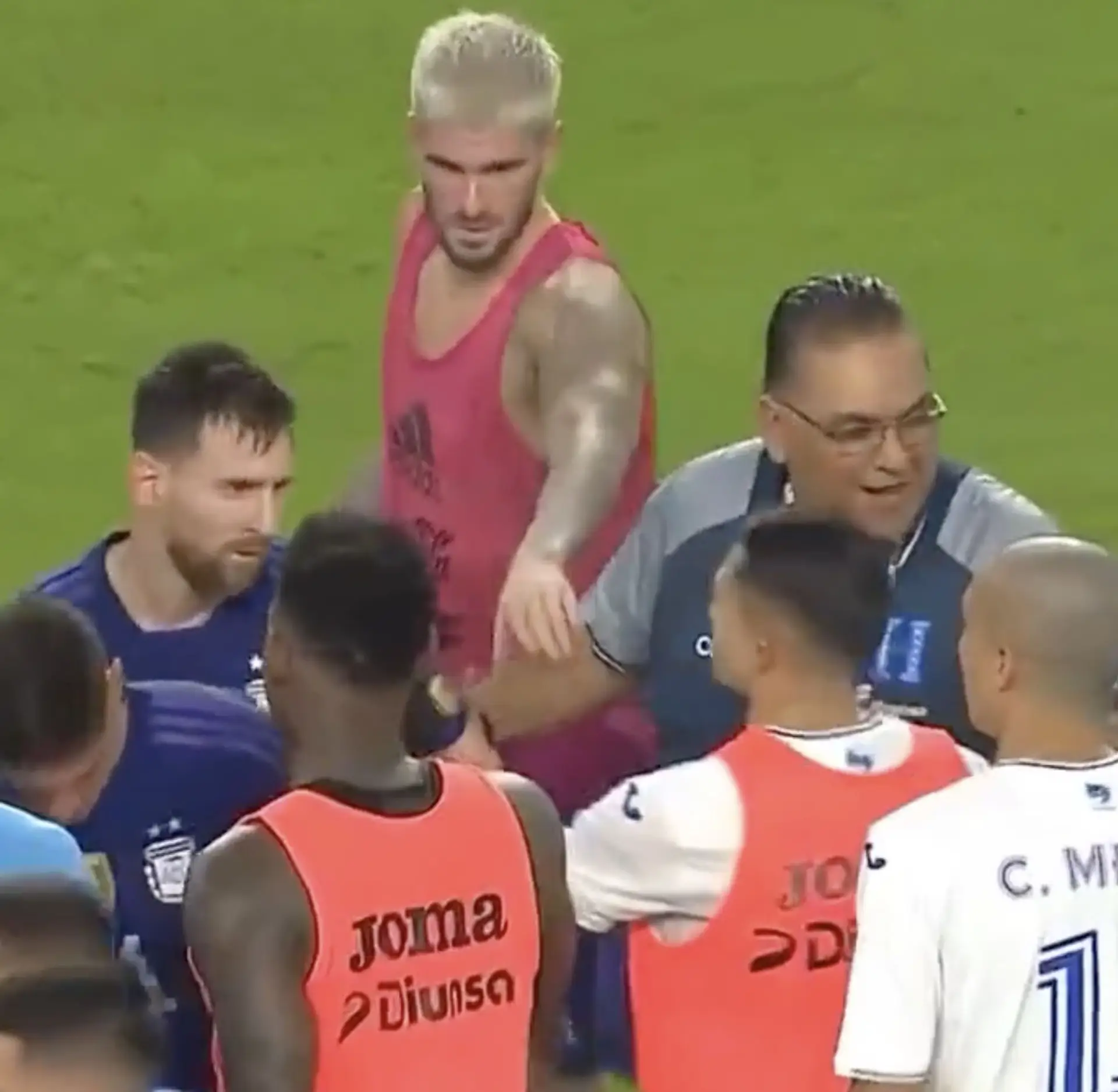 Why memes about Messi and De Paul trend on social media right now ...