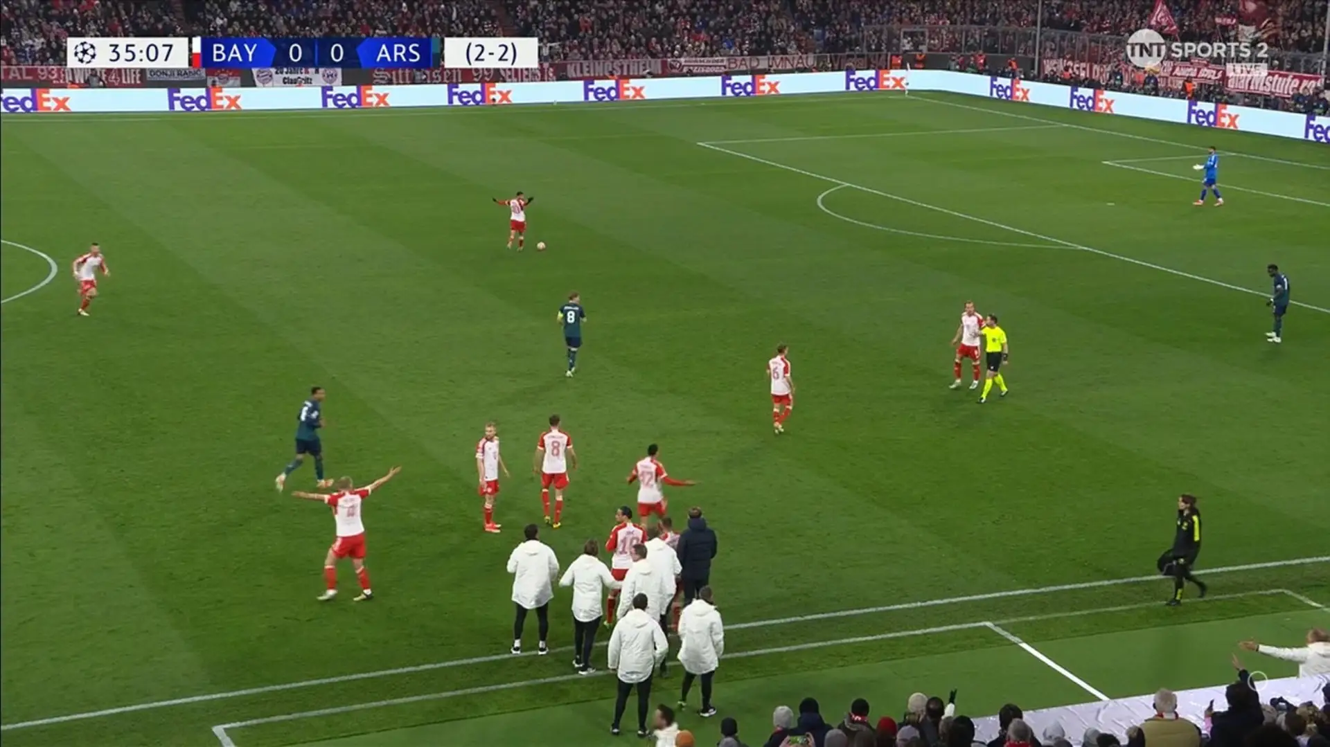 'Sh*thouses': Arsenal fans lose it as Bayern Munich try to score during ...