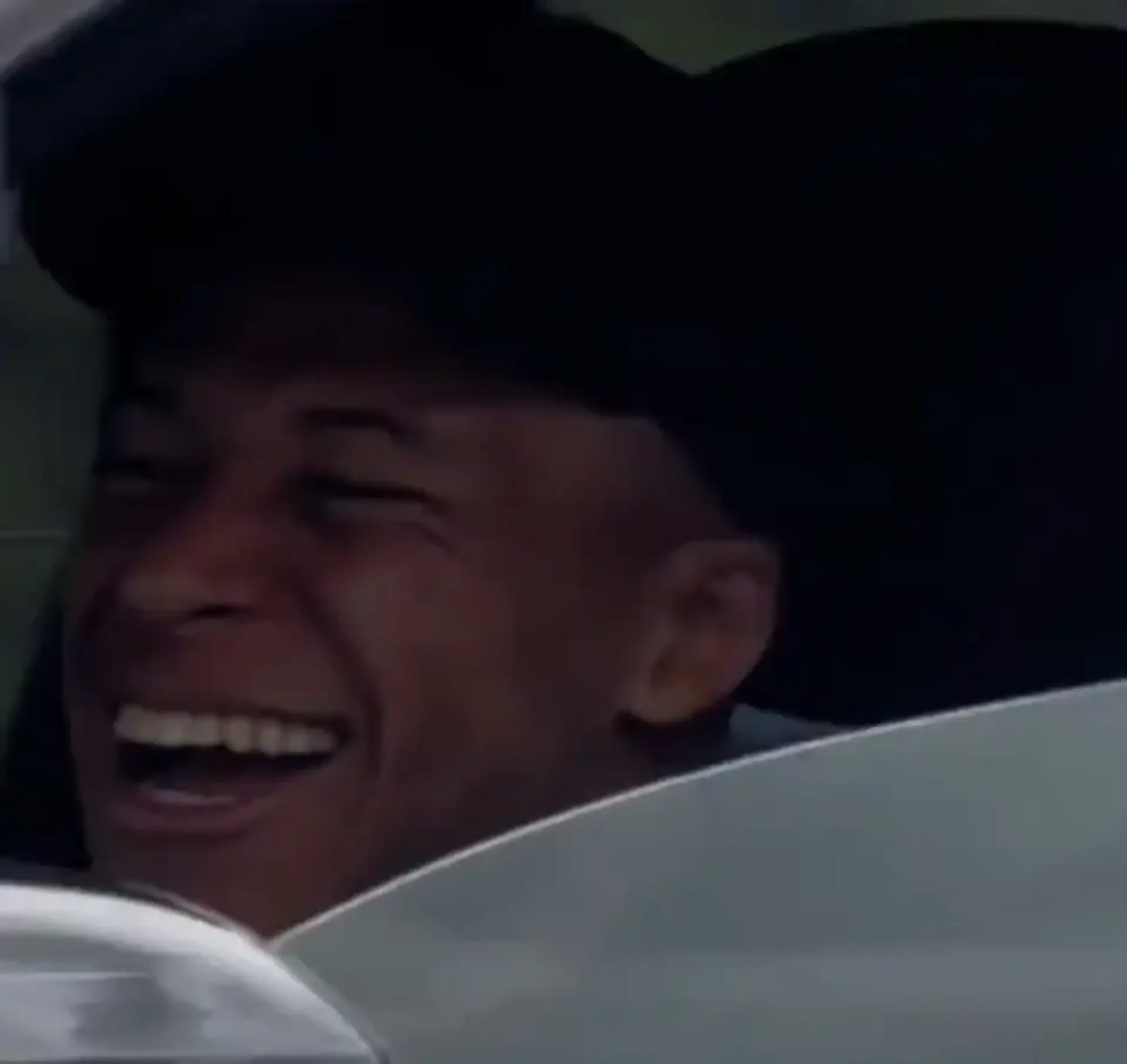 Lachen inmitten der Krise: Kylian Mbappes viraler Auftritt befeuert ...