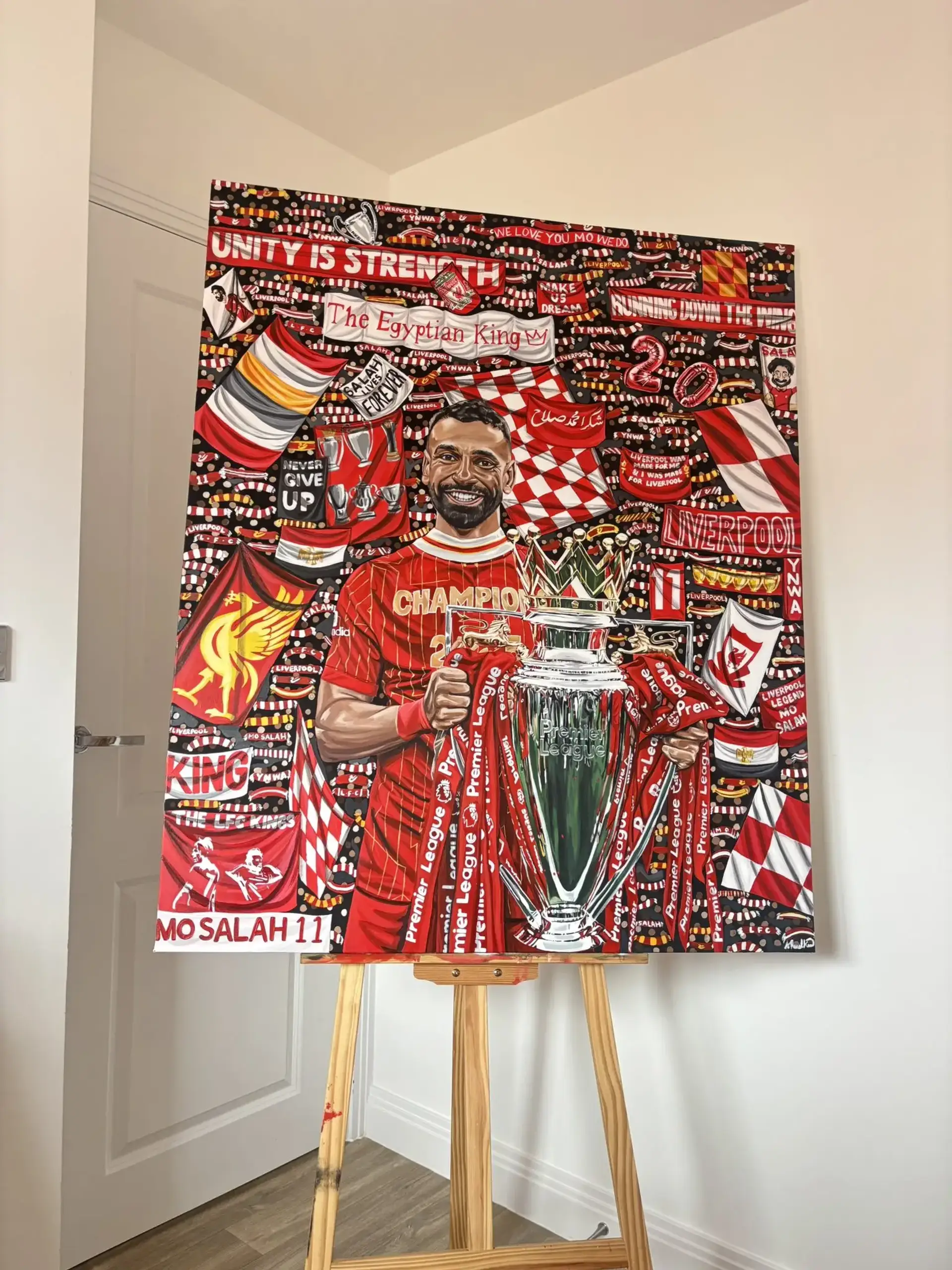 Liverpool-Fanin präsentiert auffälliges Gemälde von Mo Salah mit seiner ...